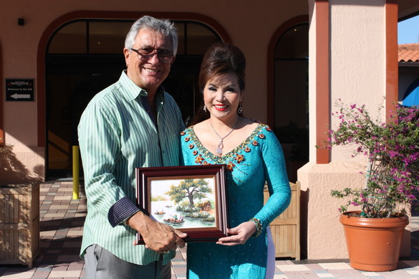 Chánh chủ khảo Mrs World 2011 làm “đại sứ du lịch VN”