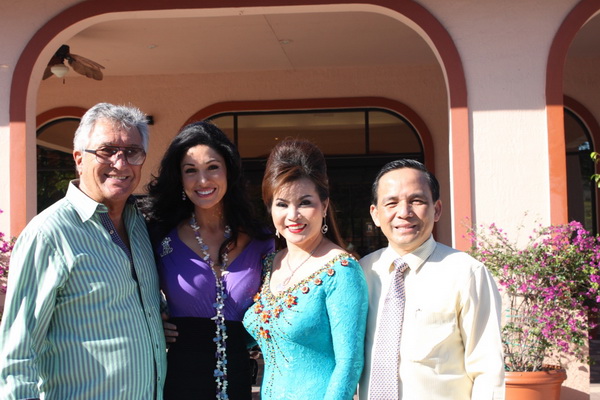 Chánh chủ khảo Mrs World 2011 làm “đại sứ du lịch VN”