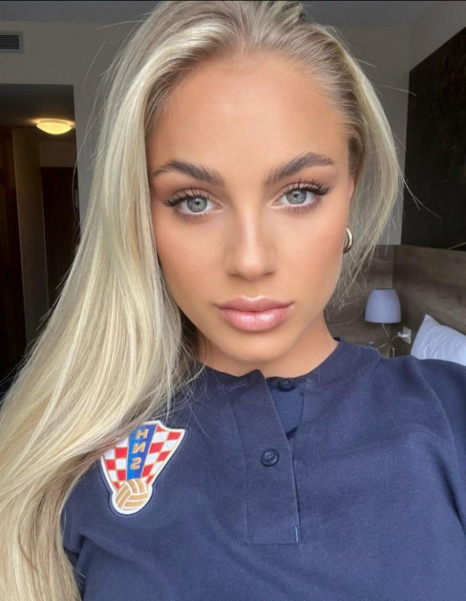 Ana Maria Markovic đẹp lộng lẫy trong trang phục Halloween