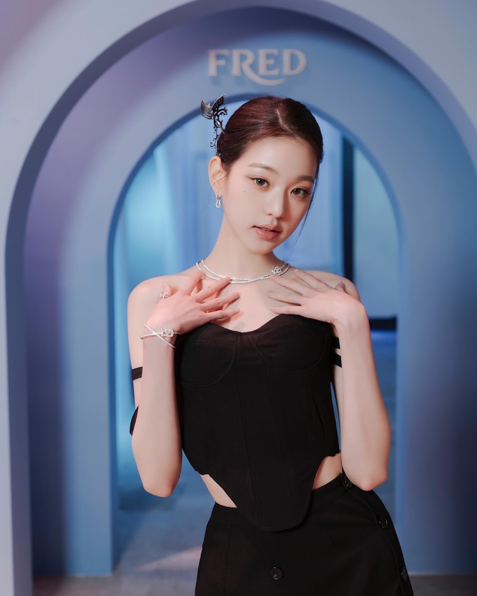 'Bộ sưu tập' thương hiệu đại sứ gây choáng của Jang Wonyoung IVE