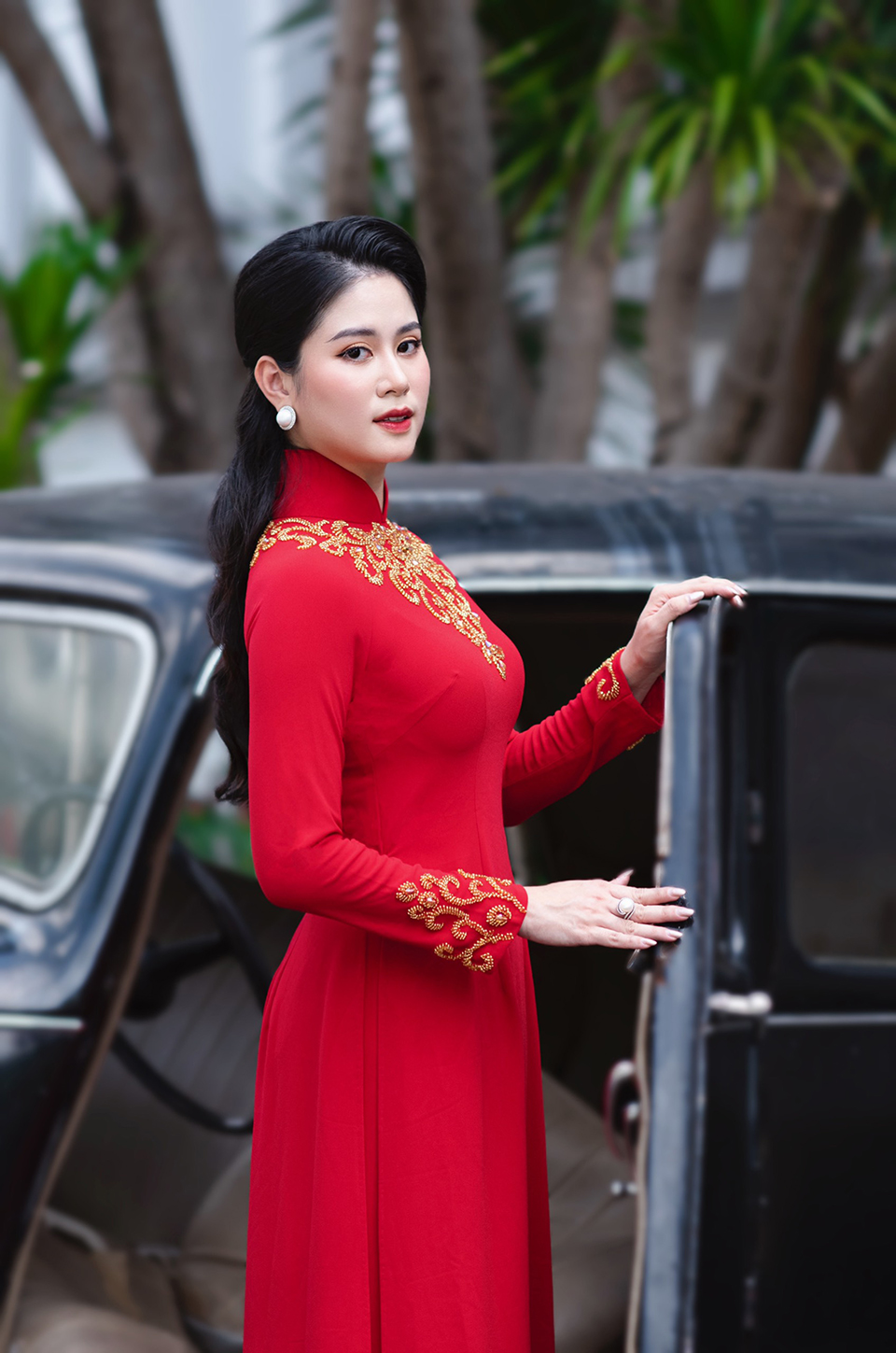 Ntk Linh Bùi Ra Mắt Bst áo Dài Nắng Thủy Tinh