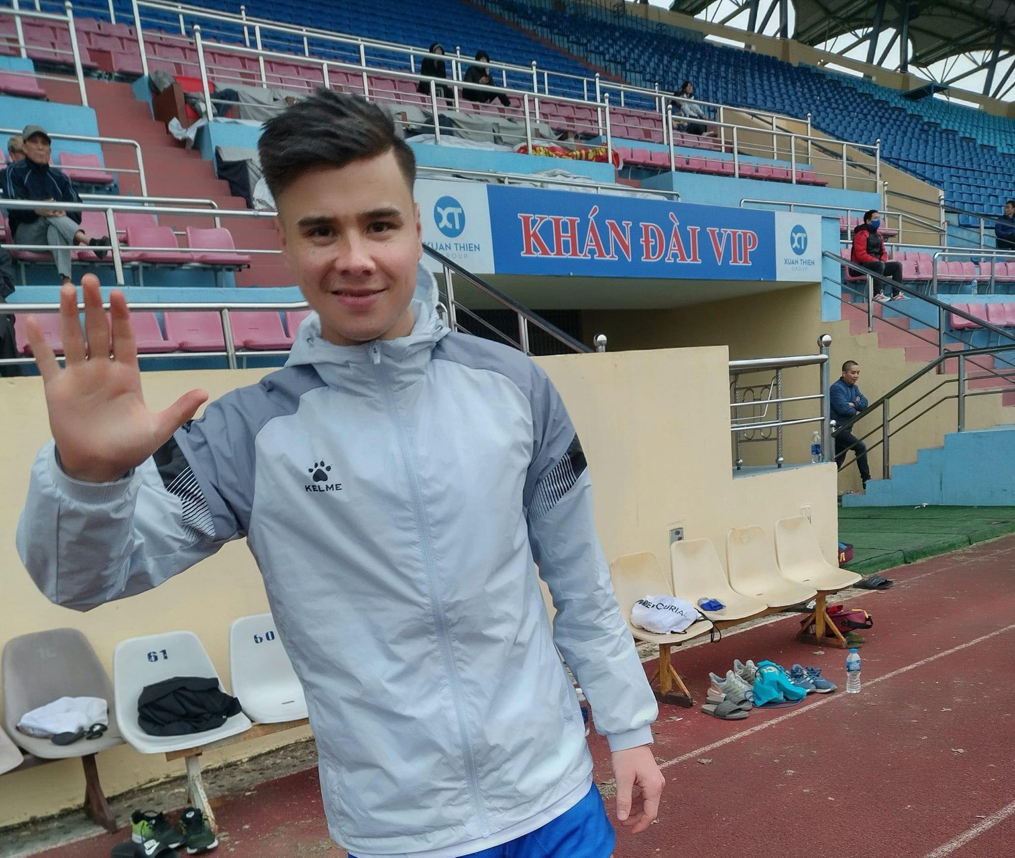 Alexander Đặng có mặt tại Nam Định, Minh Vương cam kết tương lai với HAGL