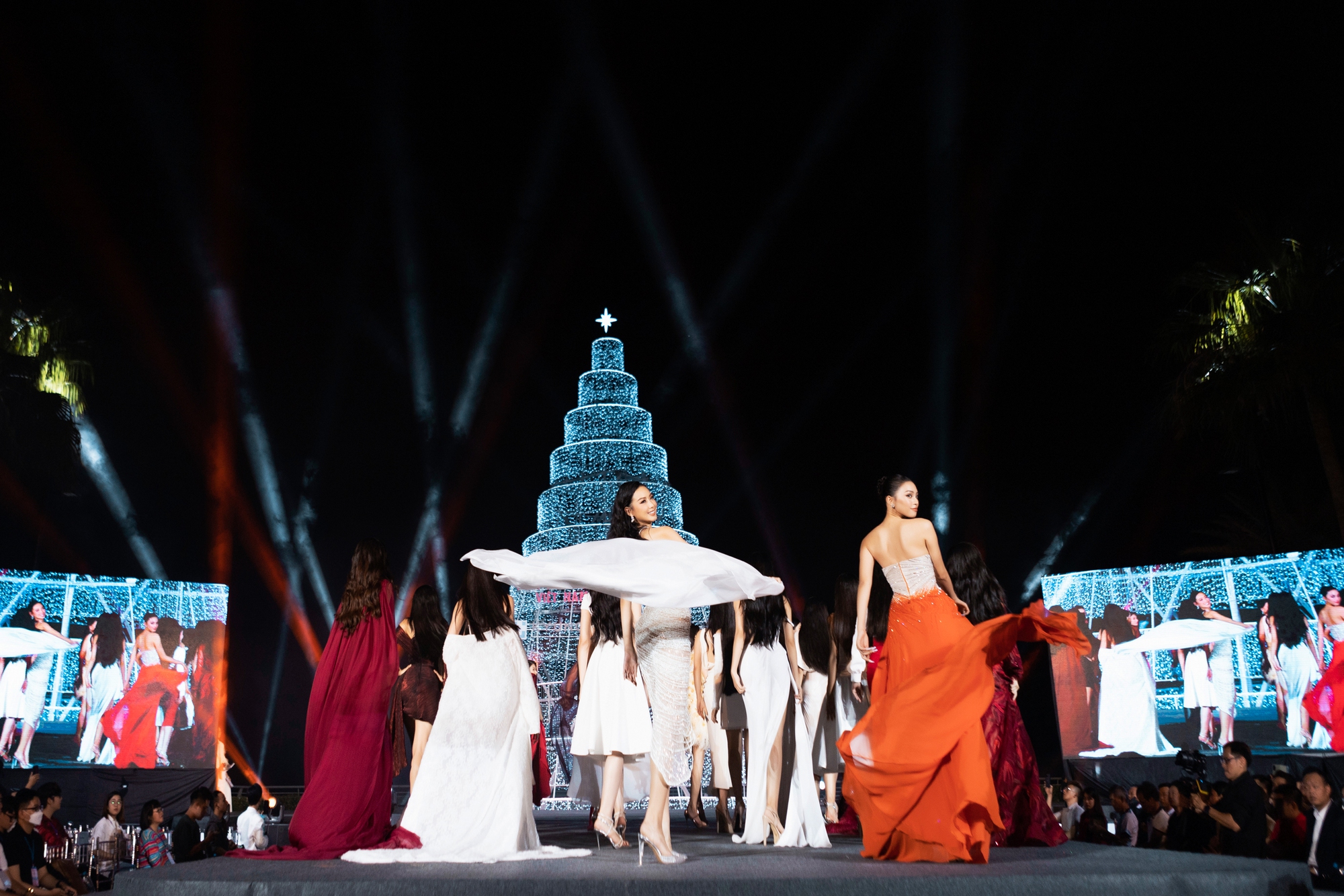 Hoa hậu 1m85 Bảo Ngọc đã có hành động tinh tế này