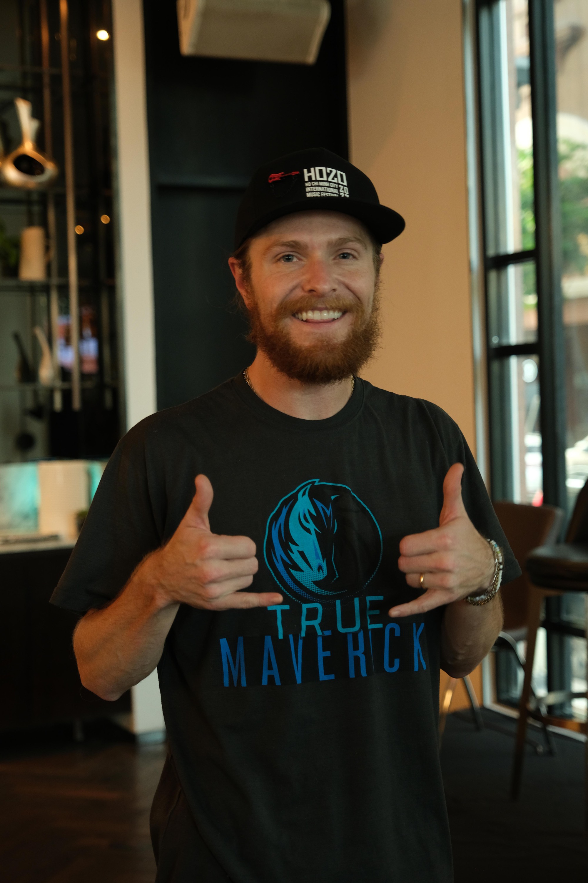 Nghệ sĩ Johnny Stimson: Việt Nam tràn đầy năng lượng như bài Flower của tôi