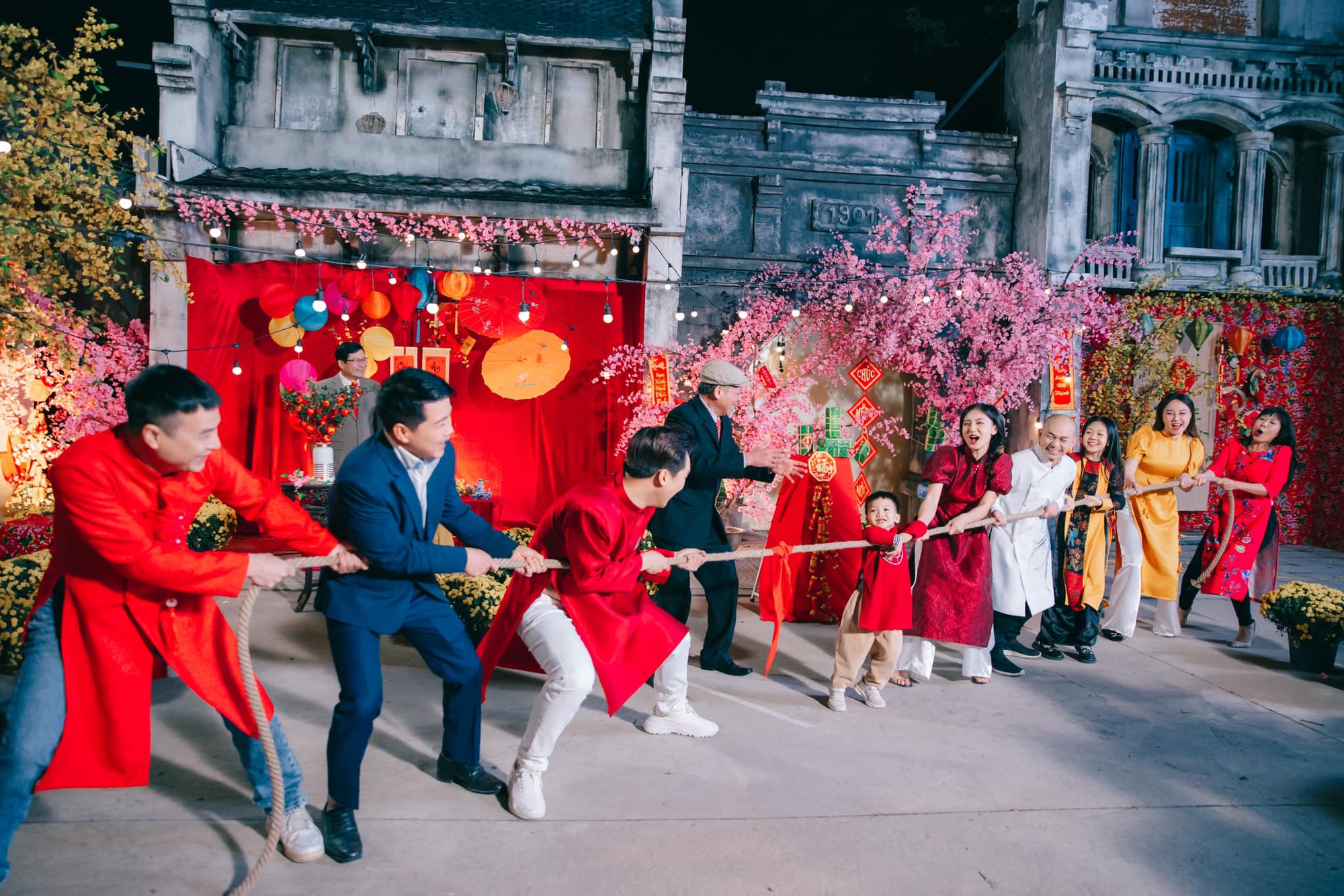 Phim Tết 2023 - Thiêng liêng hai tiếng gia đình