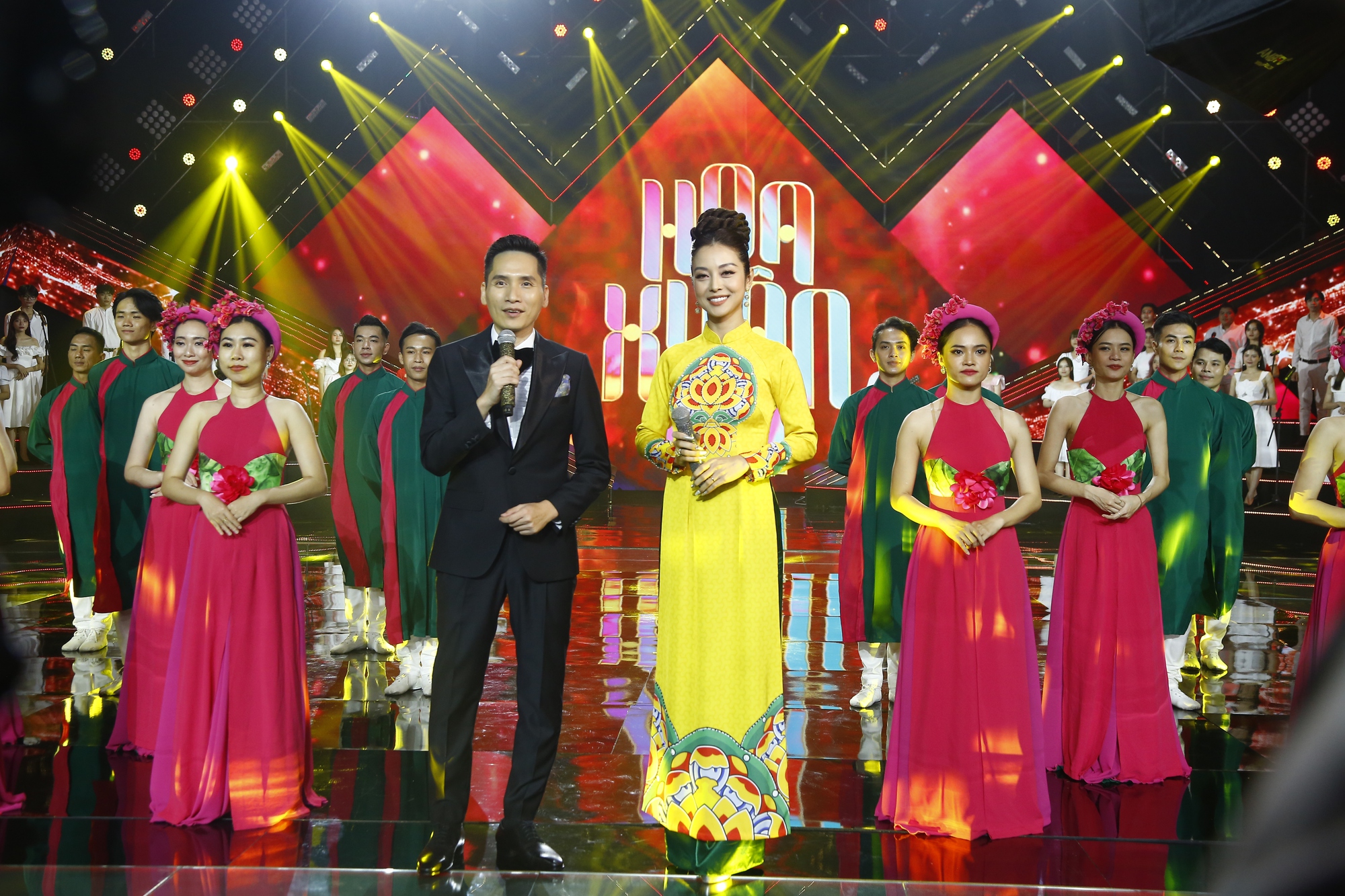 Hoa xuân ca mở màn loạt chương trình truyền hình Tết Nguyên đán