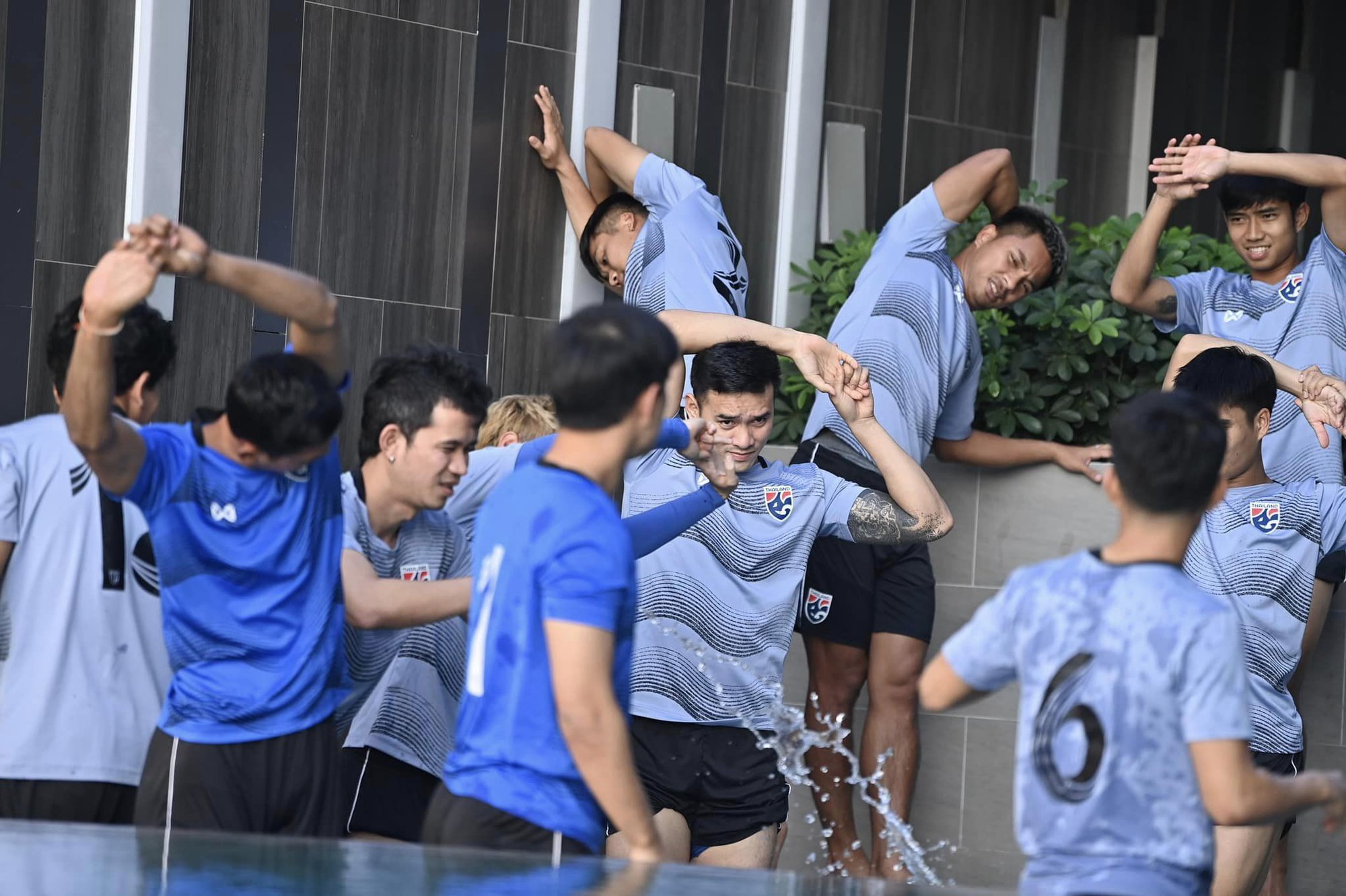 Theerathon đã nói gì với các cầu thủ Thái Lan trước trận gặp ĐT Việt Nam?