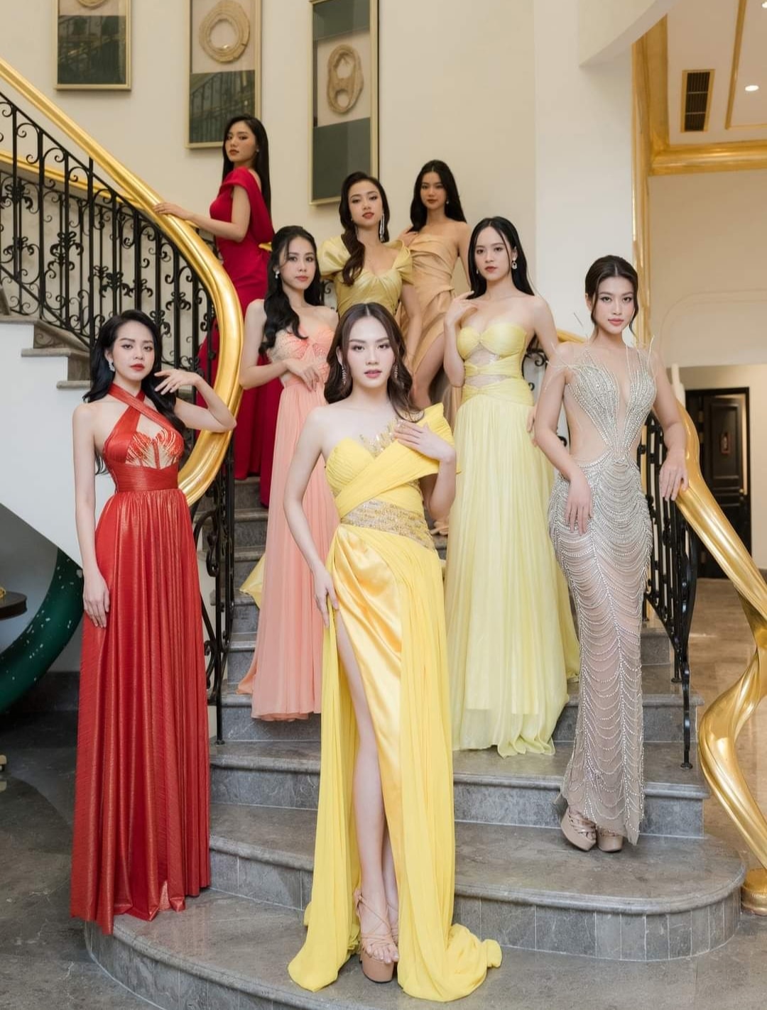 Bức ảnh gây chú ý đầu năm của dàn Hậu: Mai Phương trở thành “chánh cung ...