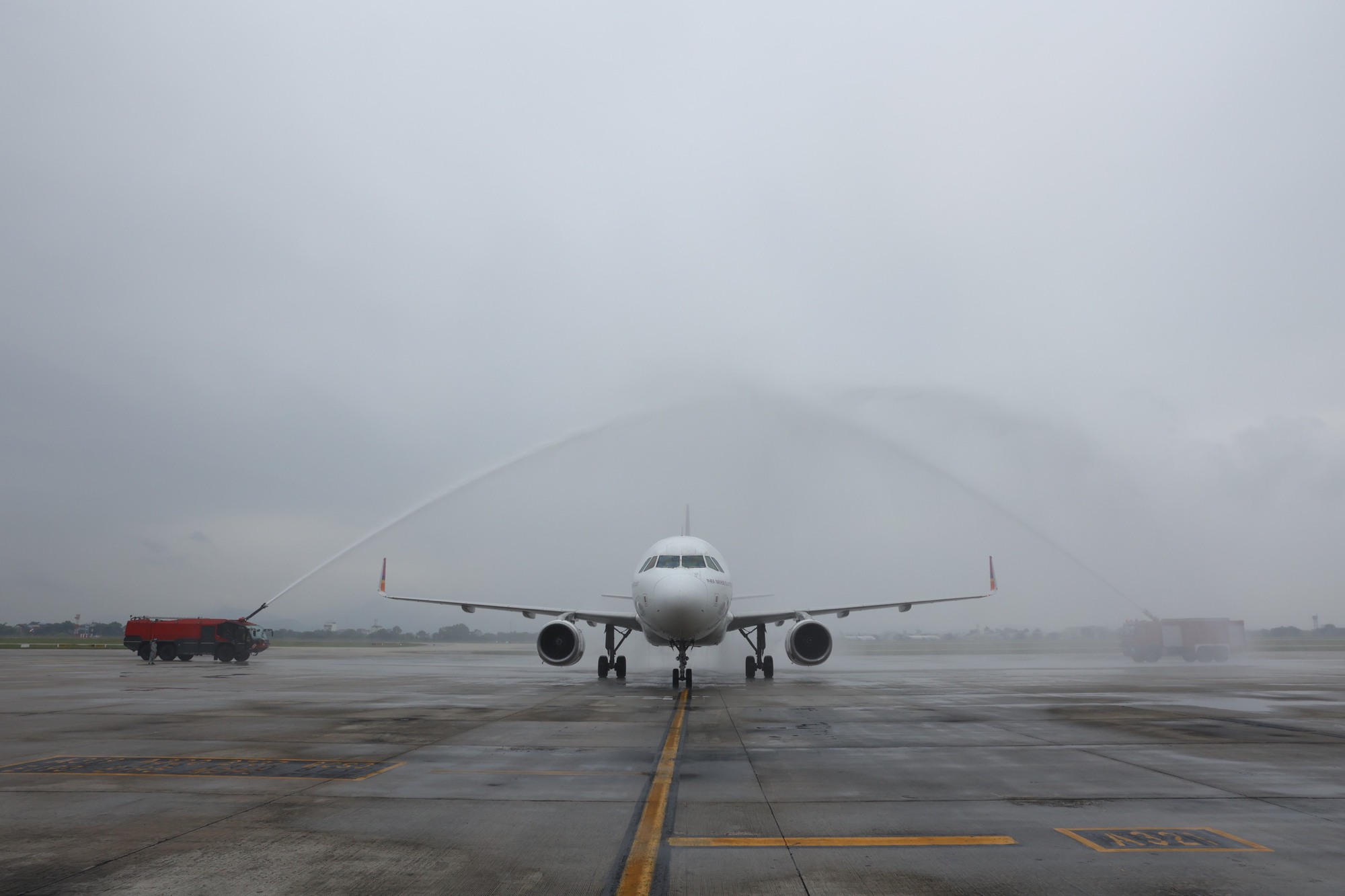 Chuyến bay đầu tiên của Thai Airways trở lại Nội Bài sau 3 năm gián đoạn