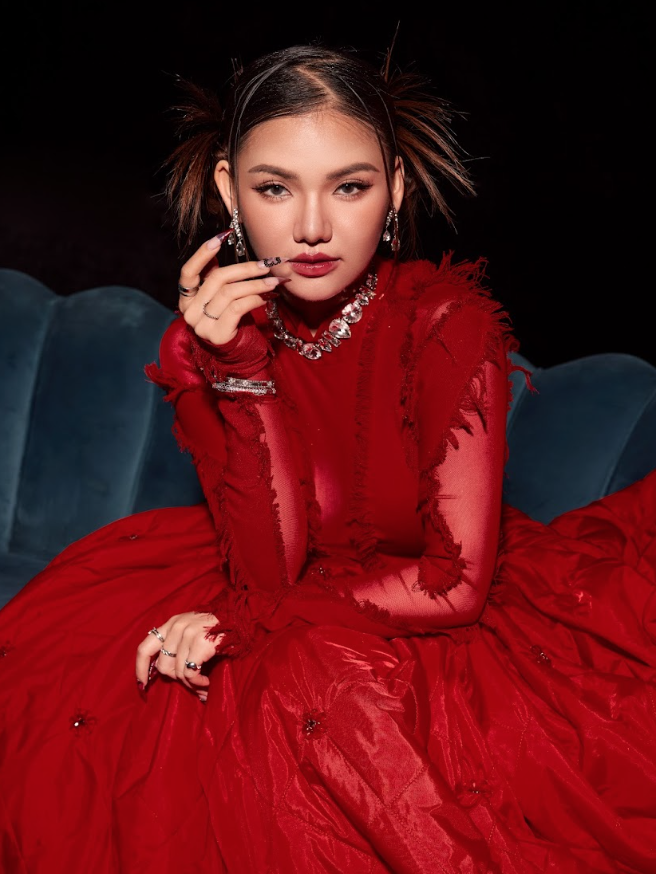 Lâm Bảo Ngọc mời Myra Trần trình diễn trong mini concert sau The Masked ...