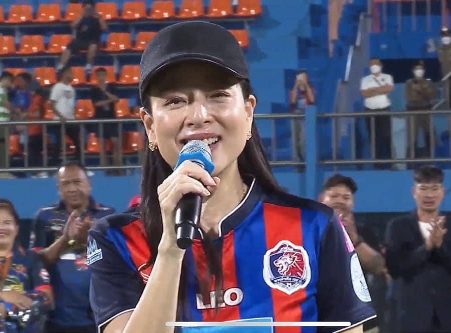 Madam Pang rơm rớm nước mắt chia tay đội nhà sau 8 năm gắn bó, CĐV gửi ...