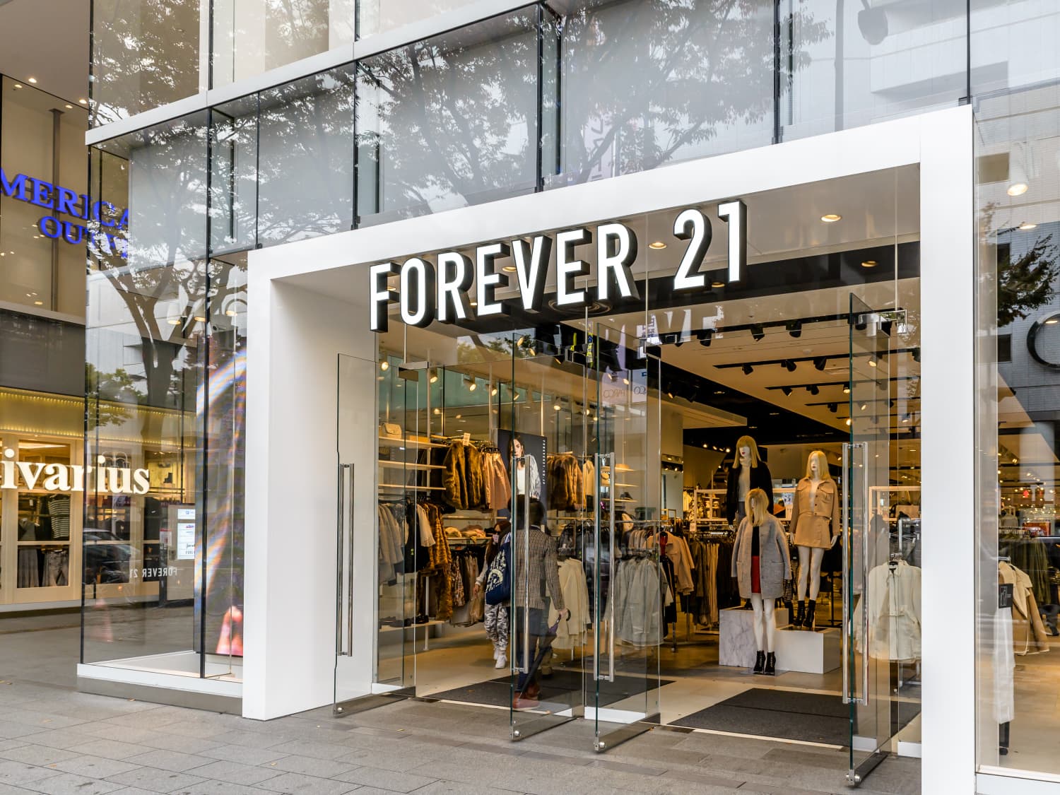 Ngã ở đâu đứng lên ở đó: Forever 21 thông báo trở lại, hứa không bán hàng kém chất lượng như xưa