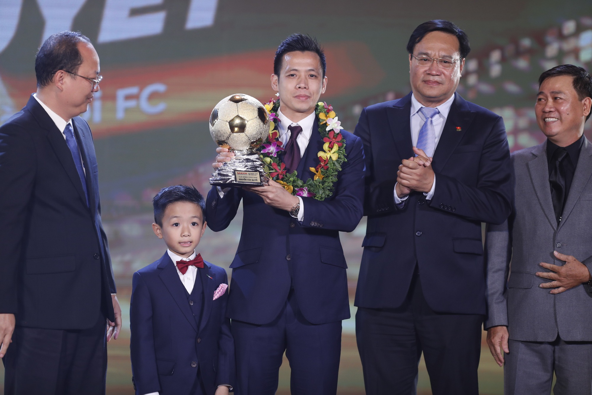 Giữa tranh cãi về Văn Quyết – Tiến Linh, QBV 2022 nên thuộc về người khác?