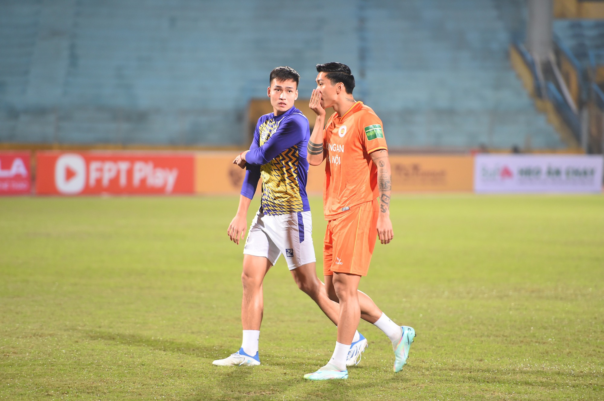 Bóng đá Việt Nam 21/8: CLB CAHN quan tâm tới hậu vệ CLB Hà Nội