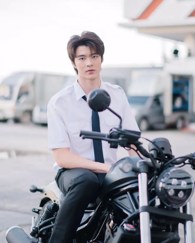 Khi nam thần bóng rổ 1m90 Thái Lan ra sân đá bóng: Visual toả sáng đốn ...