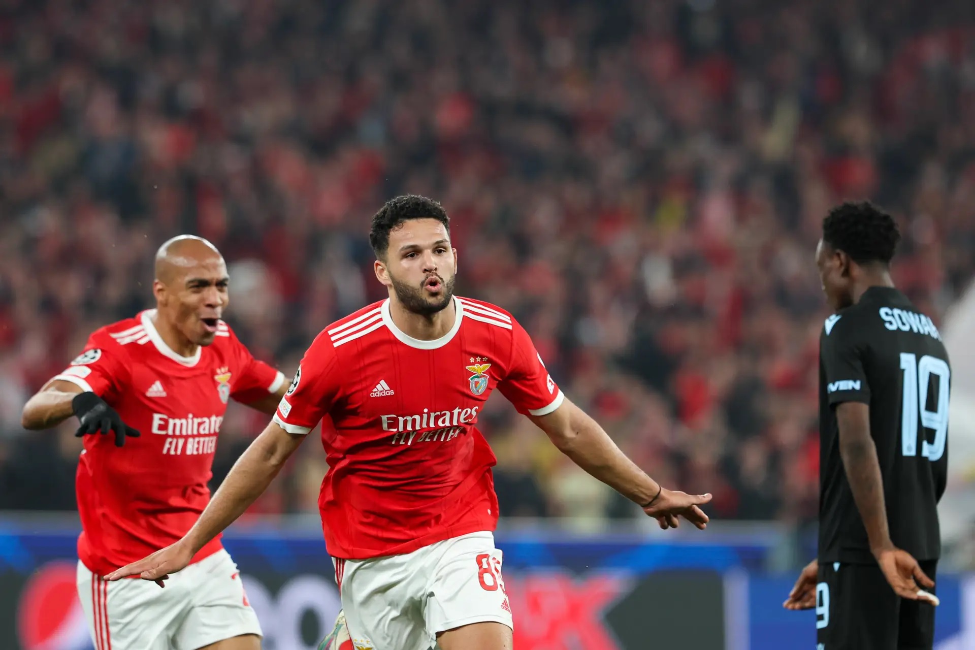 Tin nóng bóng đá sáng 12/3: MU nhắm sao tuyển Bồ, Bayern ngược dòng ...