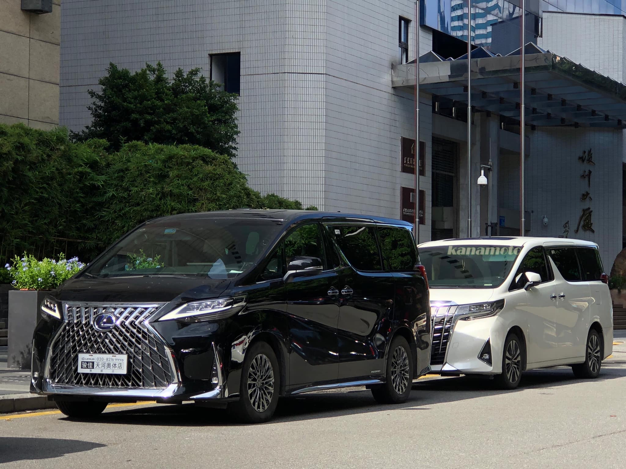 Chỉ mất 3 ngày, tốn 300 triệu, thợ Việt lột xác Toyota Alphard trông ...