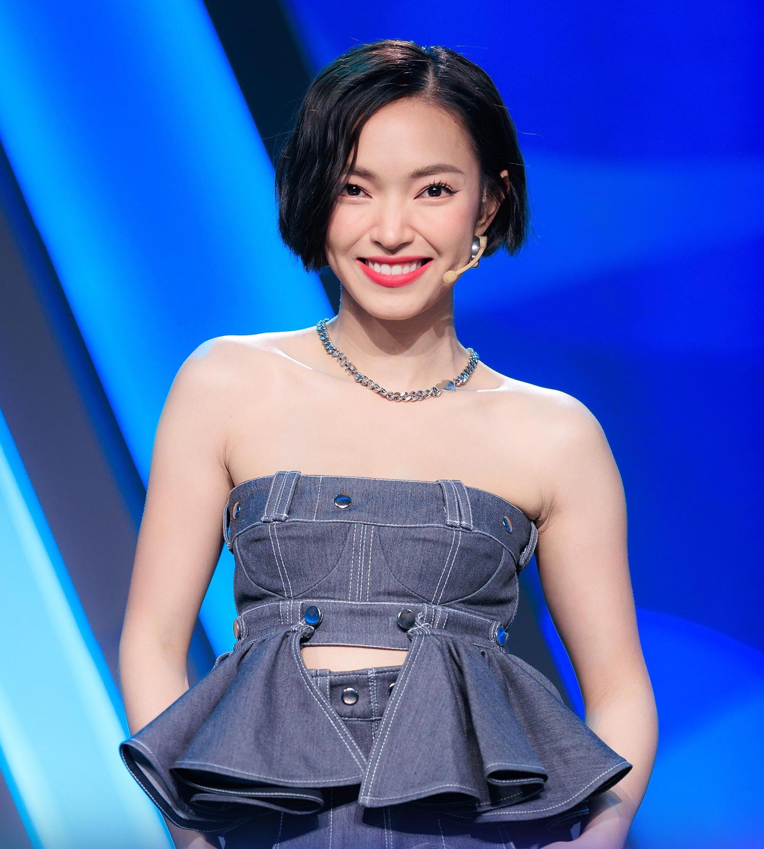 Châu Bùi ngồi vị trí Hương Giang ở Người ấy là ai, còn liên tục kể chuyện tình với Binz