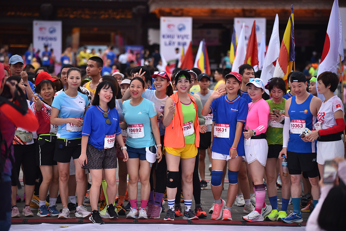 Những runner 'cosplay' siêu ngộ nghĩnh trên đường chạy ở Tam Chúc