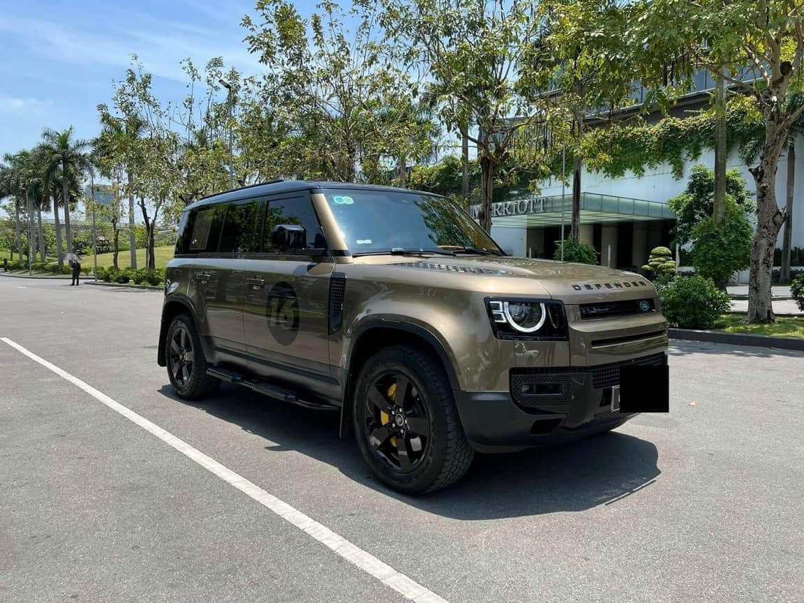 Land Rover Defender độ hàng ghế sau sang như S-Class, chủ xe rao bán rẻ ...