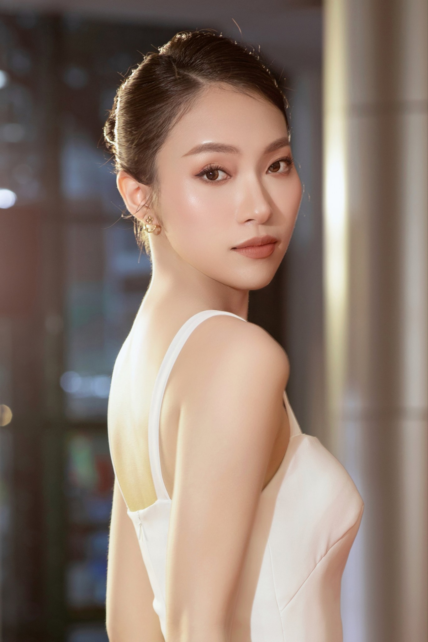 Khánh Vy: Nữ MC tuổi trẻ tài cao, chuẩn hình mẫu 'con nhà người ta'