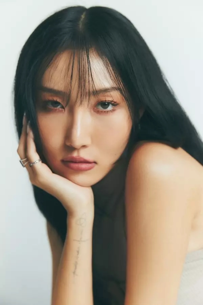 Rộ tin nữ idol Kpop Hwasa hẹn hò doanh nhân hơn 12 tuổi