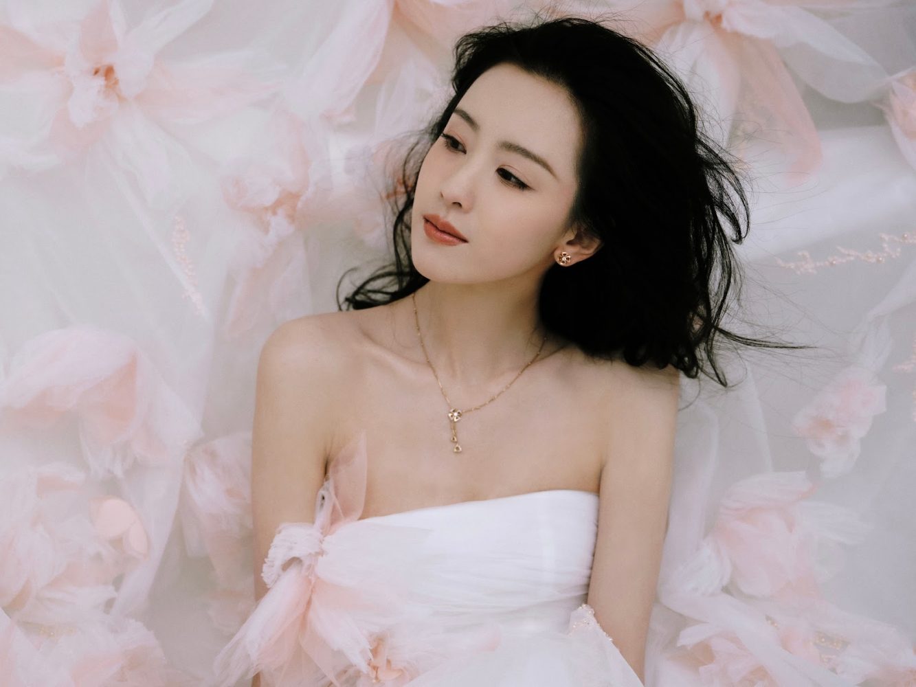 Người mẹ quyền lực 'chống lưng' cho Trần Đô Linh - mỹ nhân được ví như ...