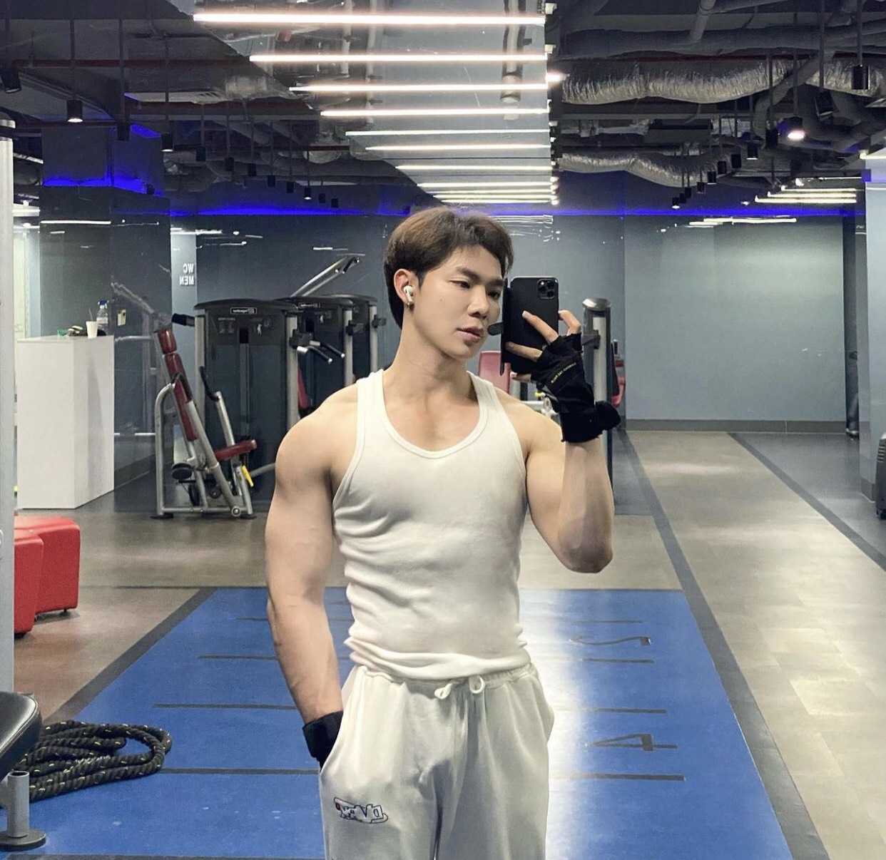 Sao Việt 13/9: Erik khoe body vạm vỡ, Hoàng Oanh hạnh phúc bên con trai ...