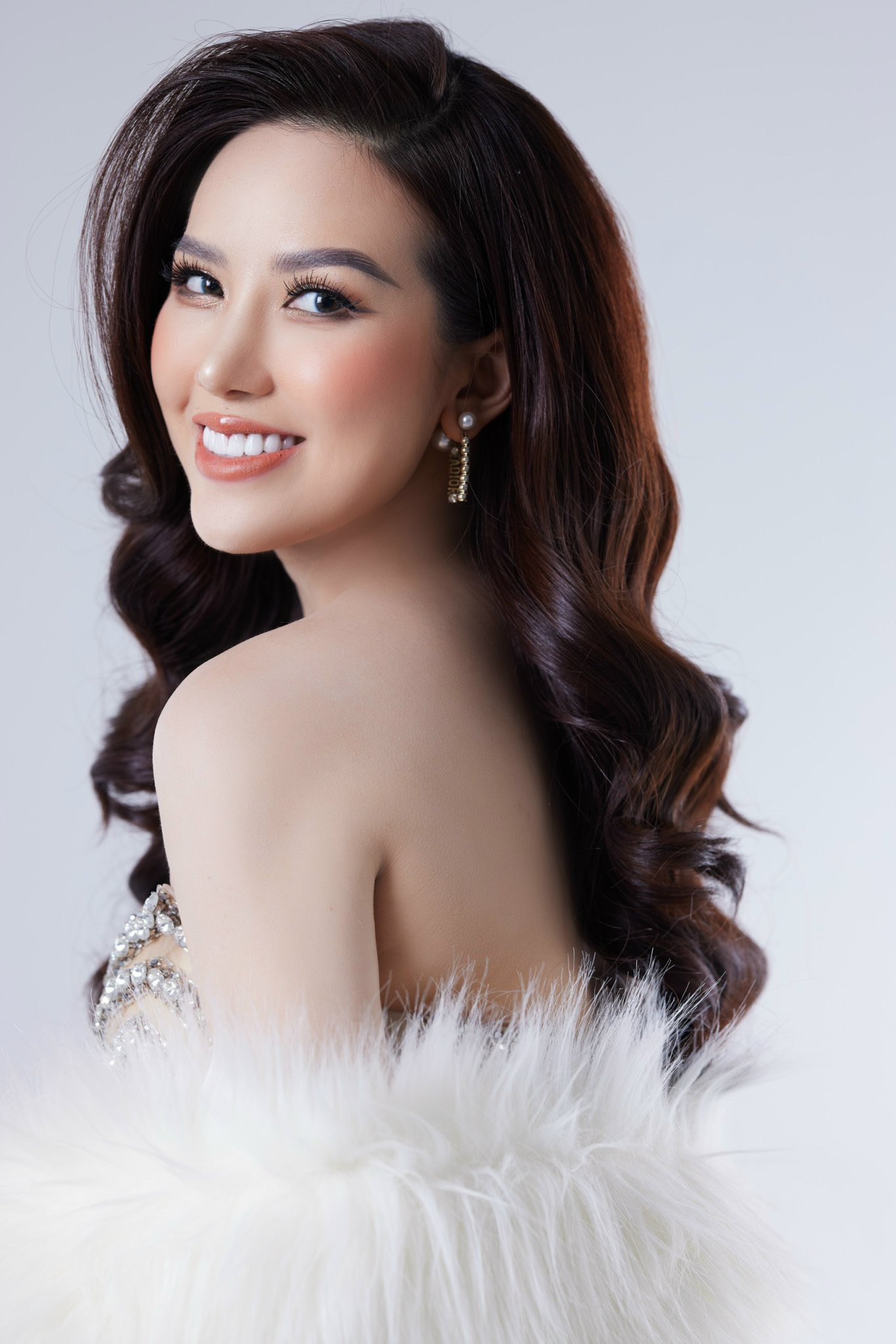 MC Thu Hà: Gương mặt sáng giá tại Én vàng 2023