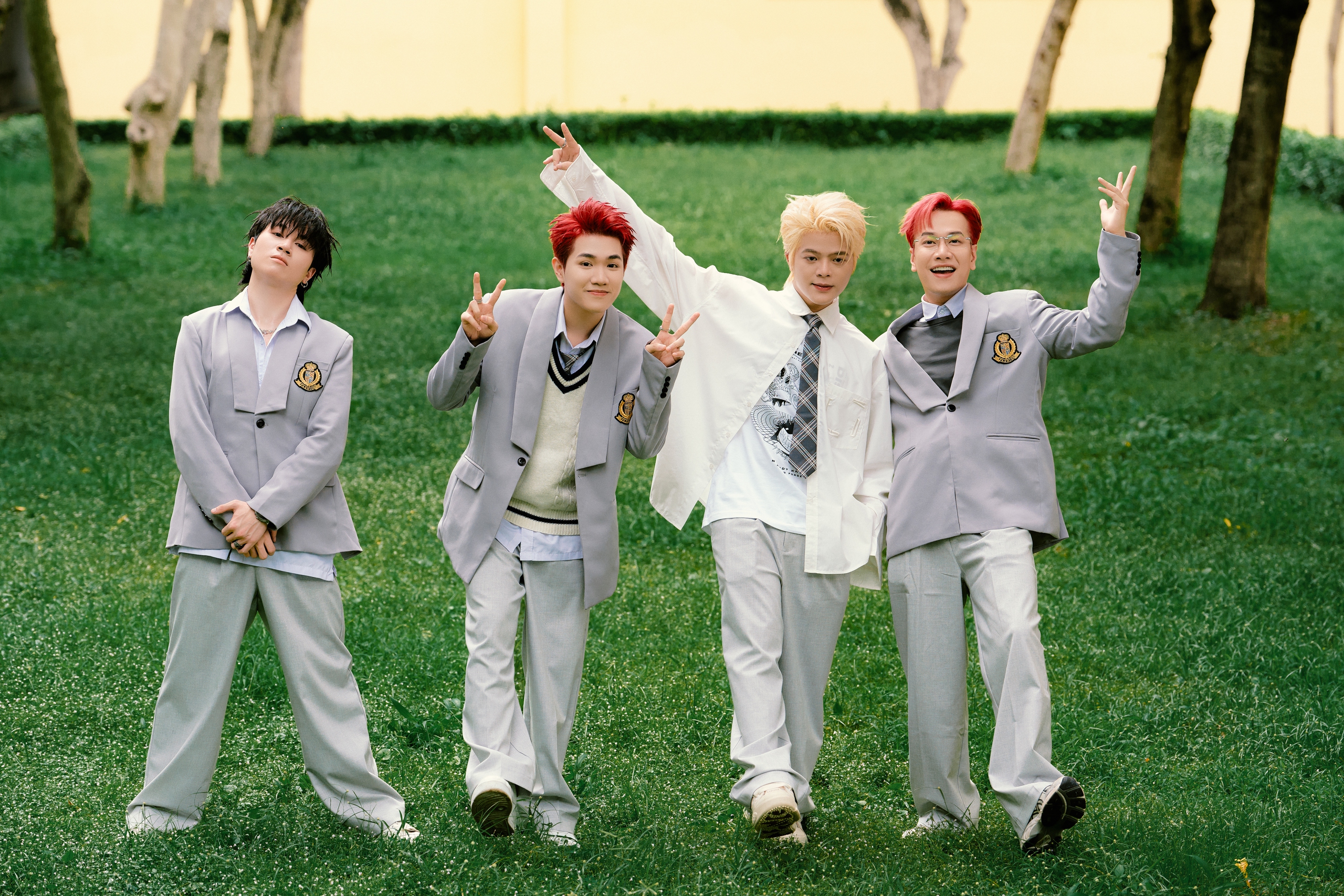 Captain Boy rủ RHYDER “cạnh tranh tình yêu” ở MV "Ừ thì chia tay"