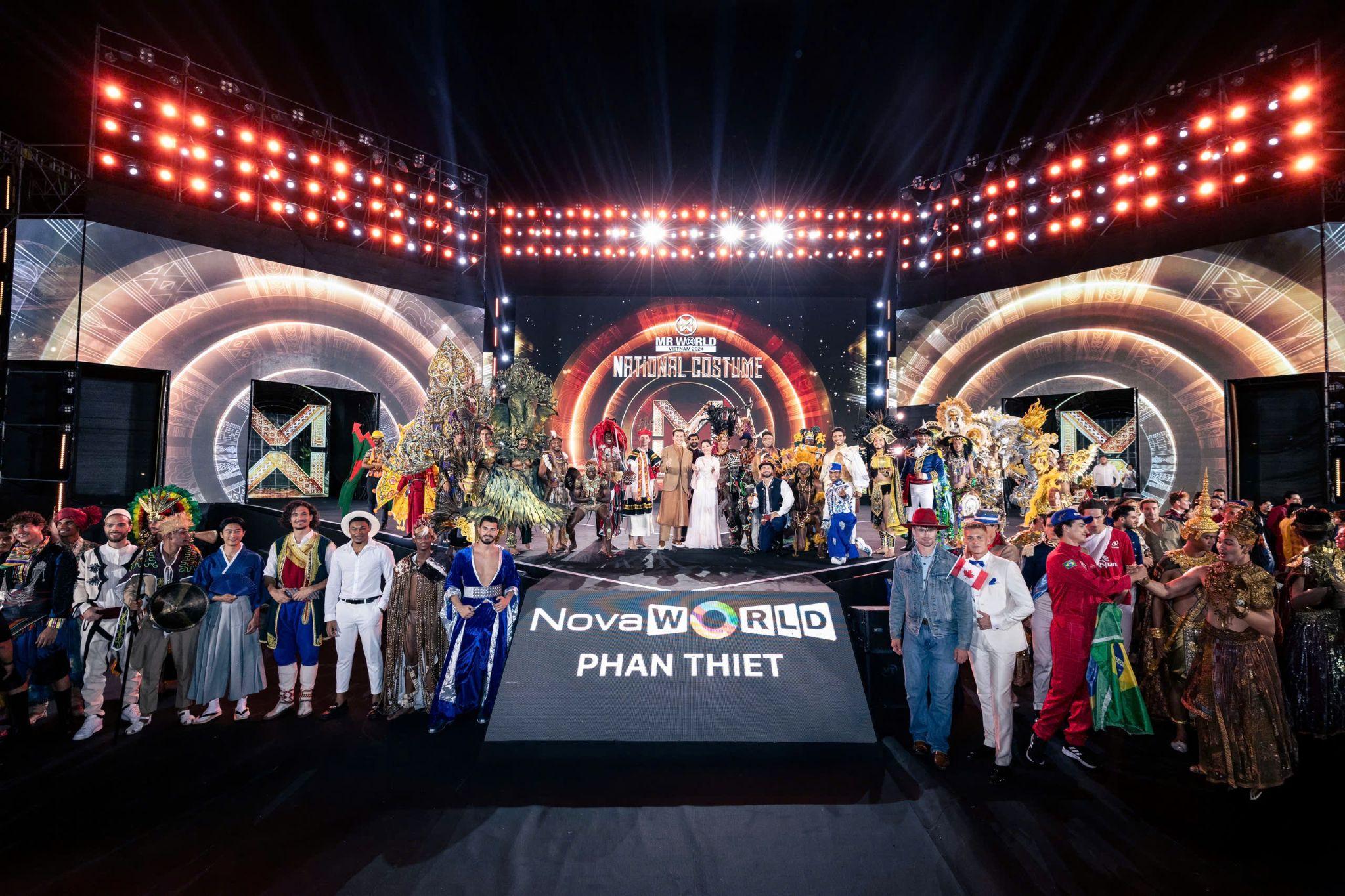 Đêm diễn national costume của Mr World 2024: Hoàng tráng, rực rỡ tại ...
