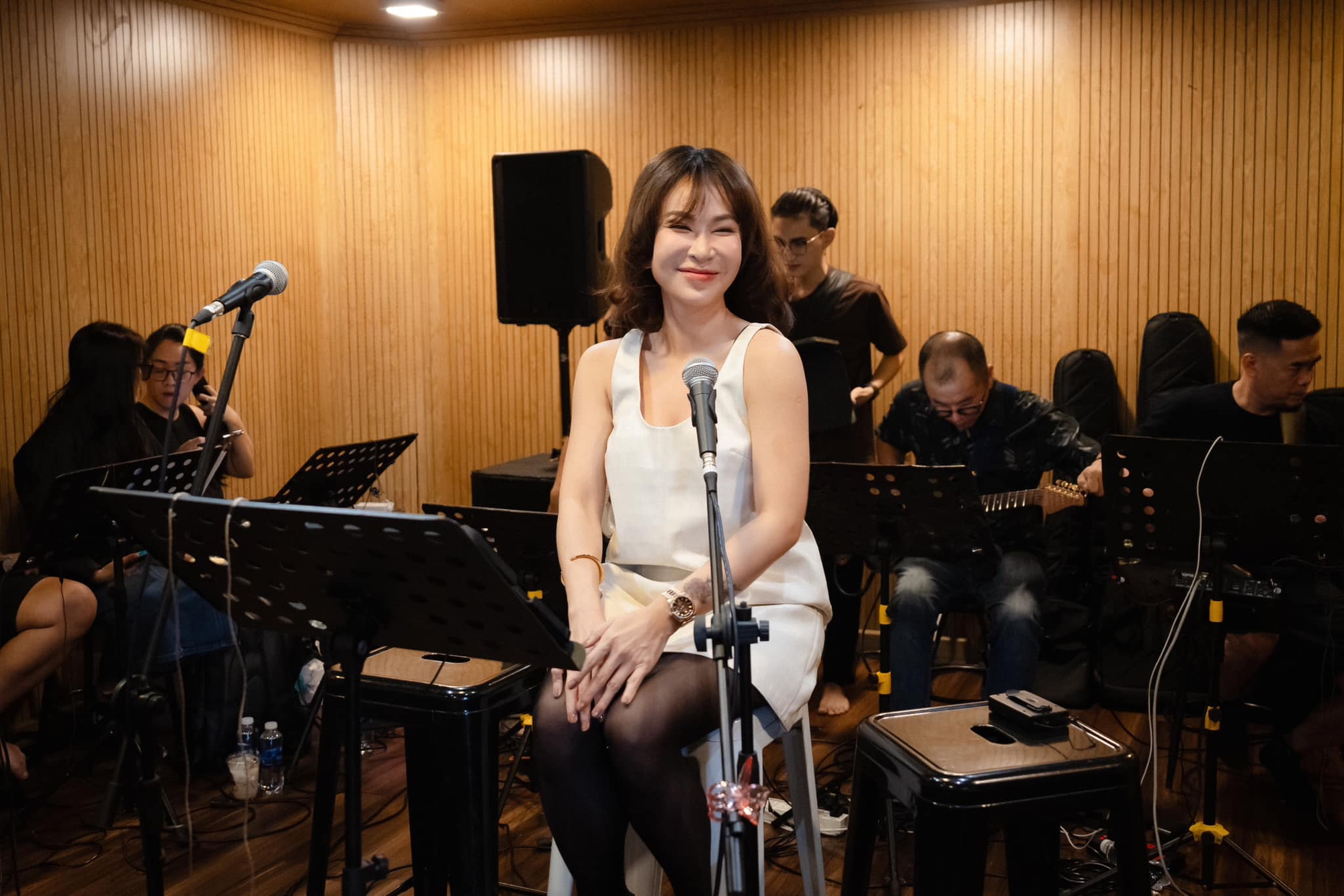 Concert của Uyên Linh “cháy vé”, sức hút sau 14 năm làm nghề