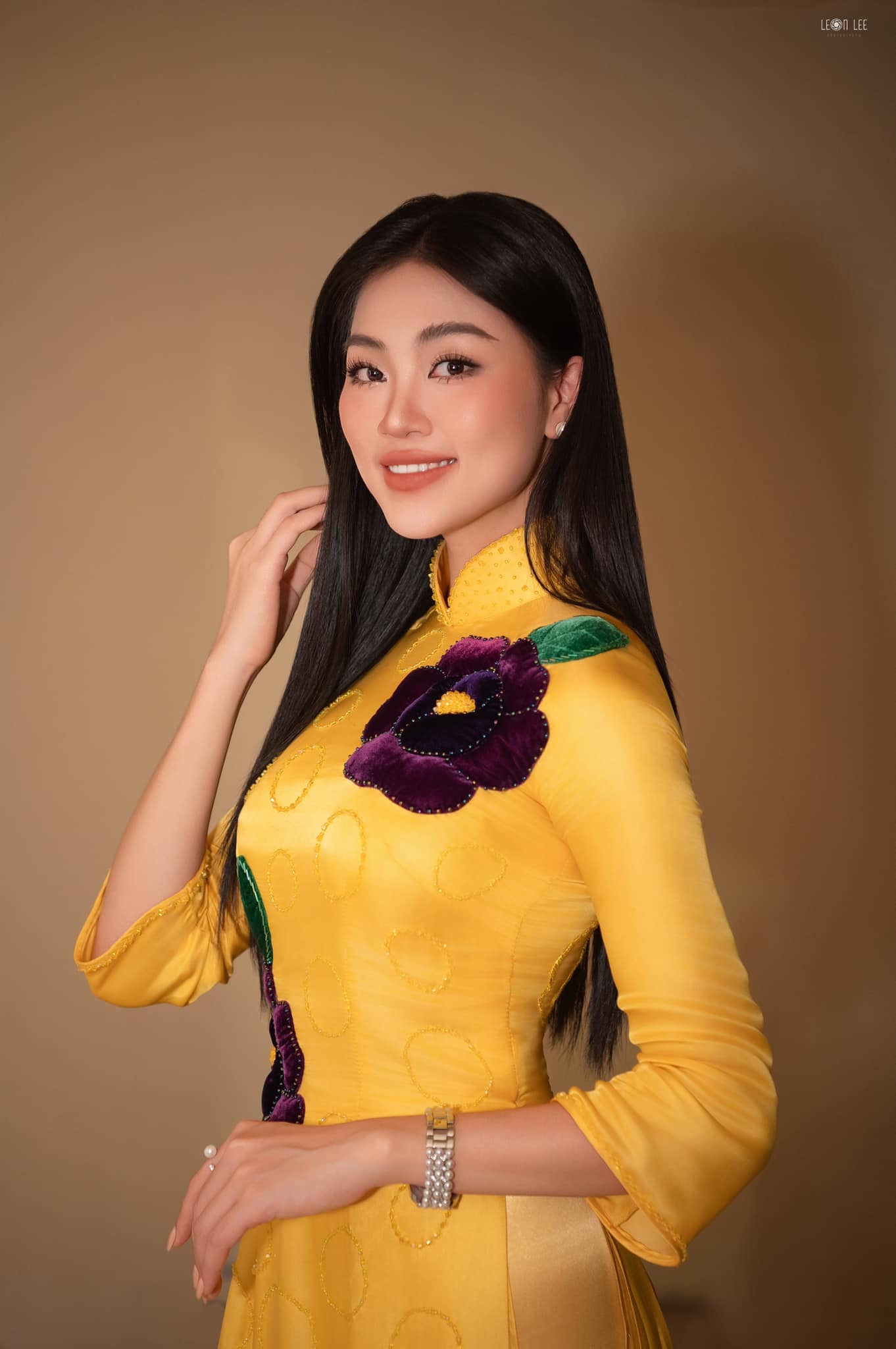 Hoa hậu Đoàn Thu Thủy được khen diễn tự nhiên trong phim 'Mật lệnh hoa sữa'