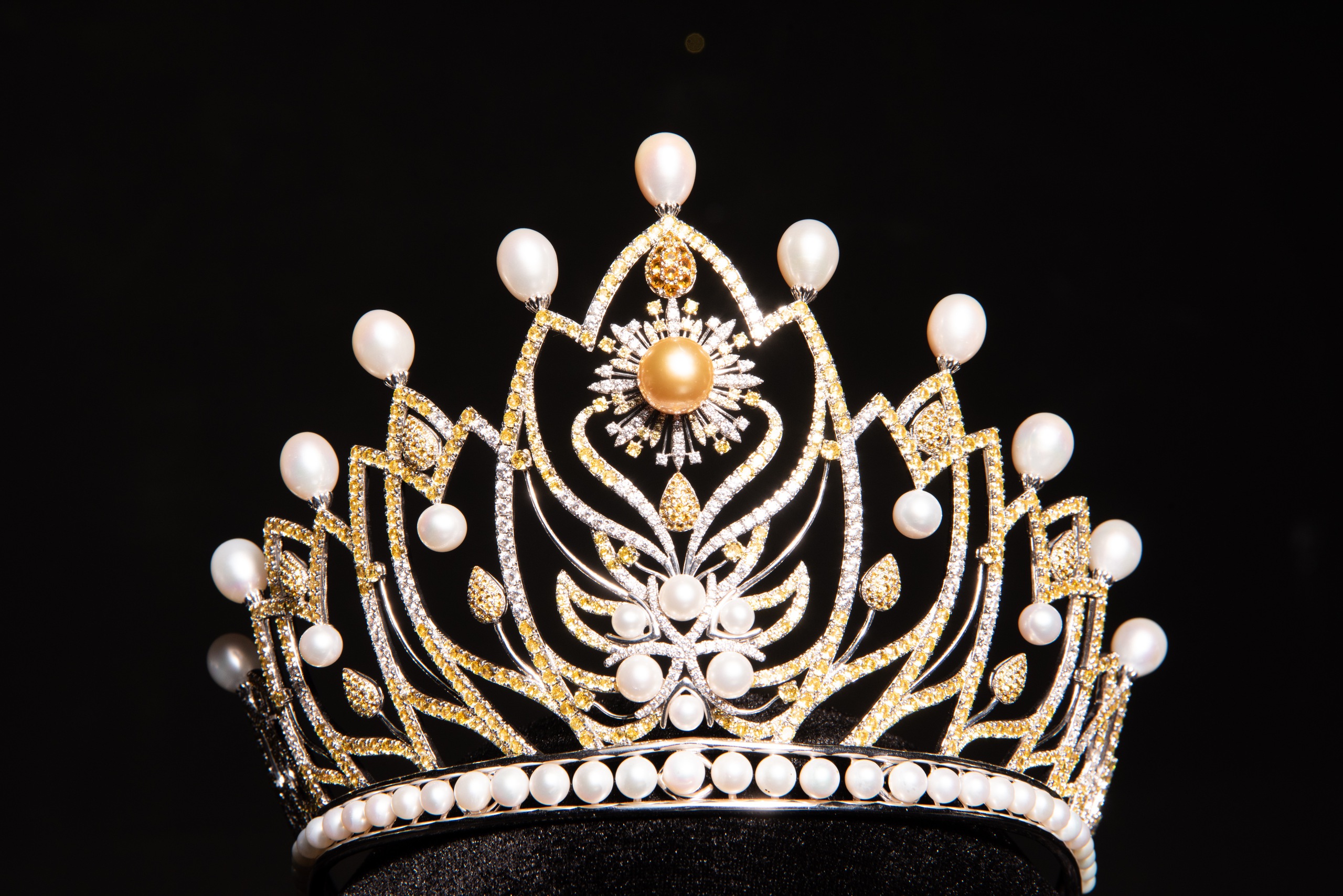 Hoa hậu Quốc gia Việt Nam 2024: Cận cảnh vương miện đính 54 viên ngọc ...