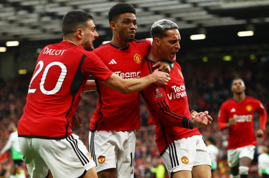 Chiến thắng cứu rỗi mùa giải của MU