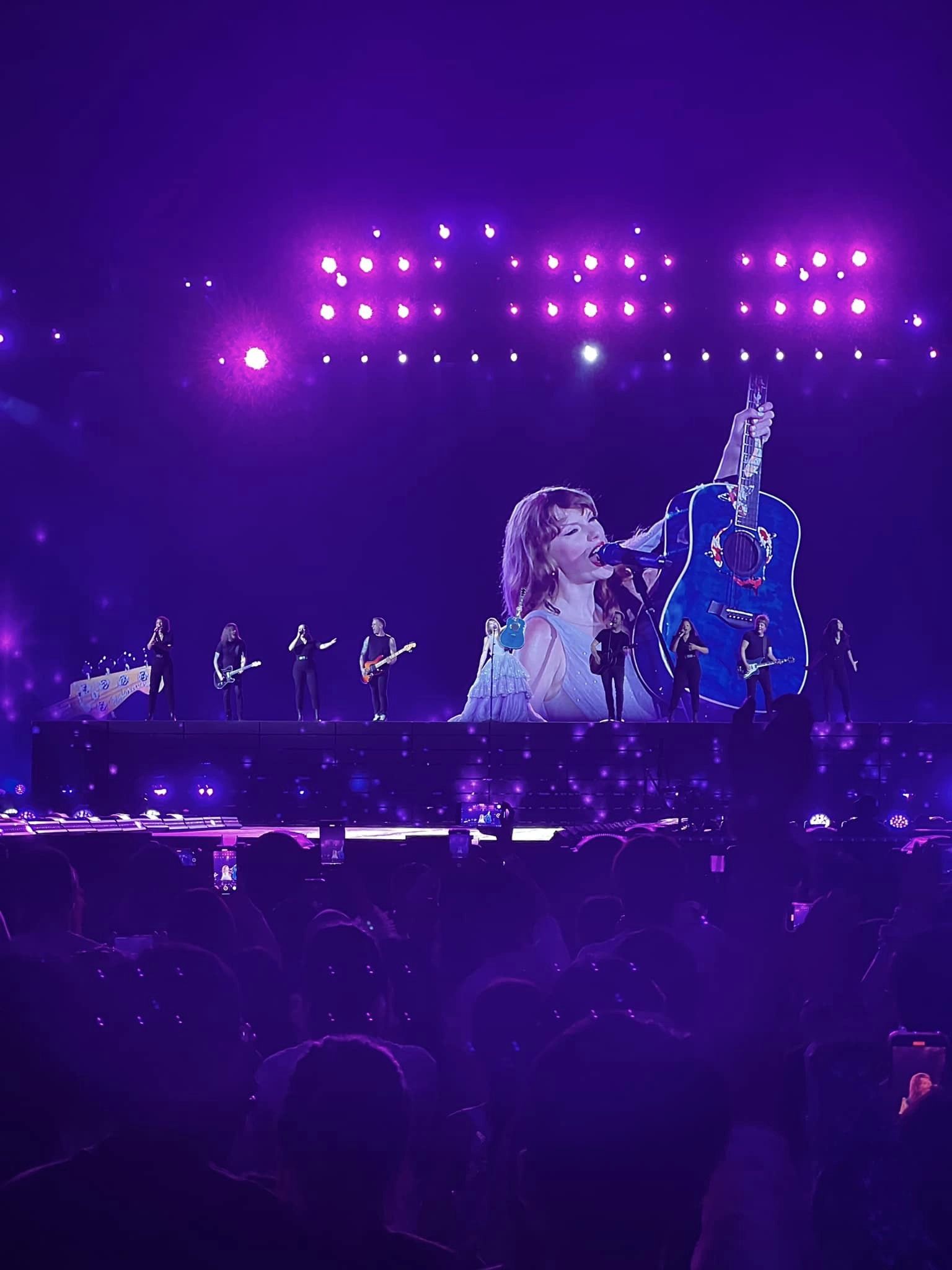 Taylor Swift 'cháy hết mình' ở Singapore vì sự gắn bó của gia đình với ...