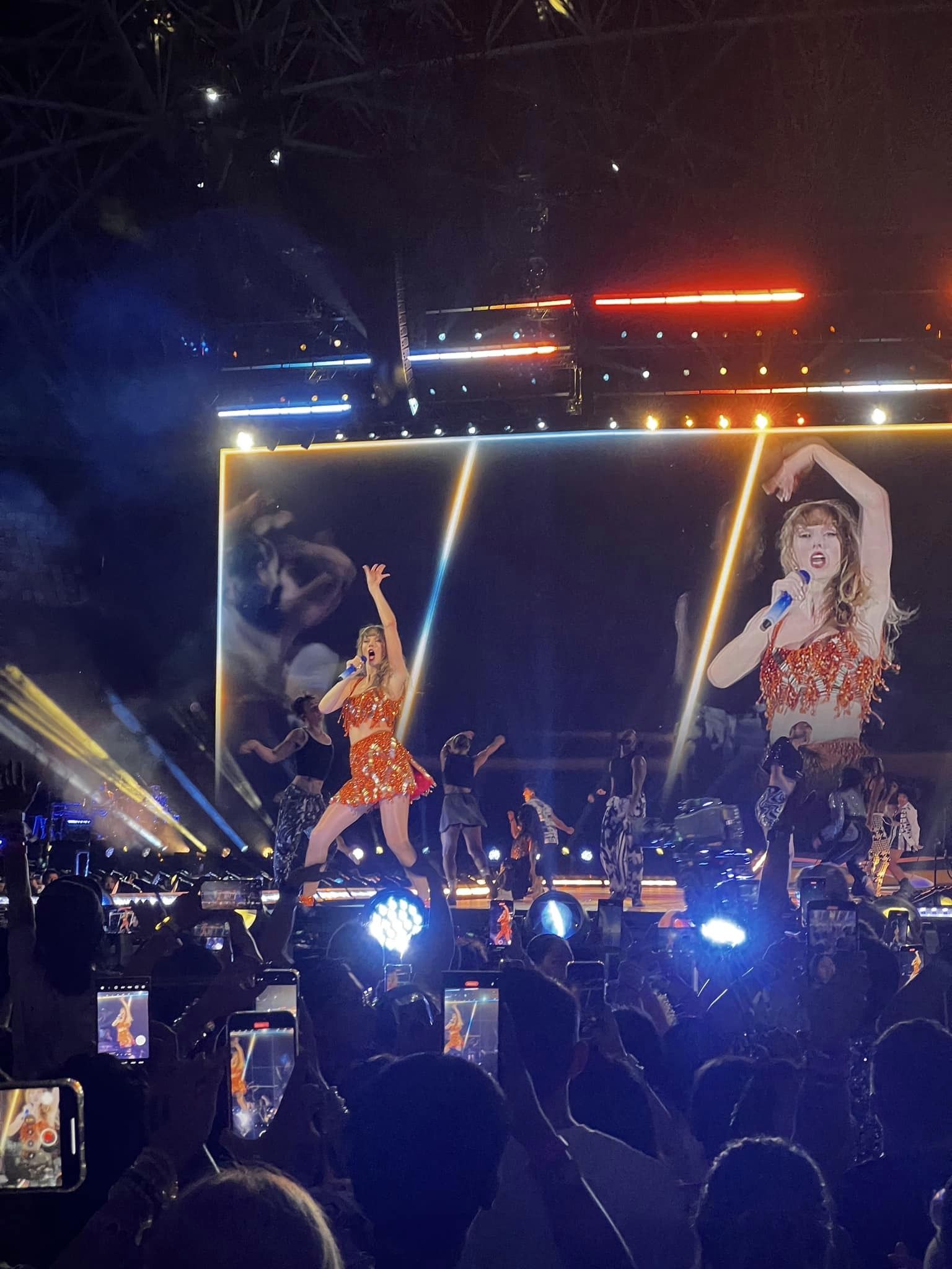 Taylor Swift 'cháy hết mình' ở Singapore vì sự gắn bó của gia đình với ...