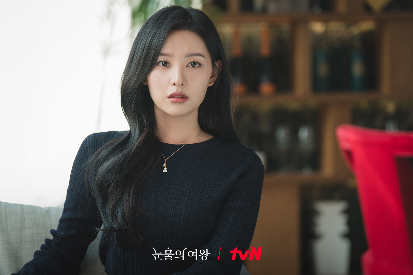 Tập 14 'Queen Of Tears': Kim Soo Hyun tuyệt vọng thuyết phục Kim Ji Won ...