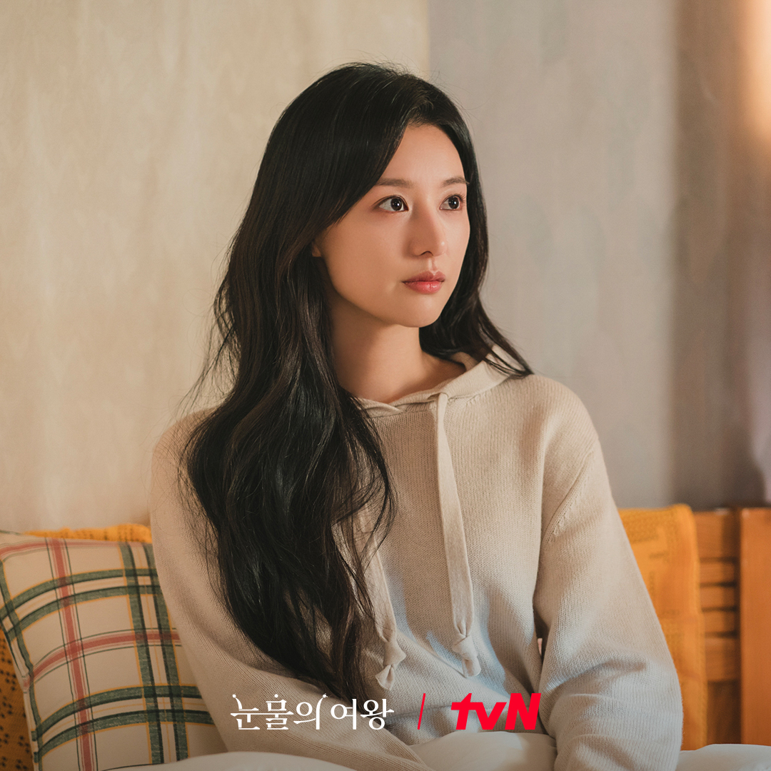 Tập 9 'Queen Of Tears': Kim Ji Won ngủ qua đêm ở phòng của Kim Soo Hyun