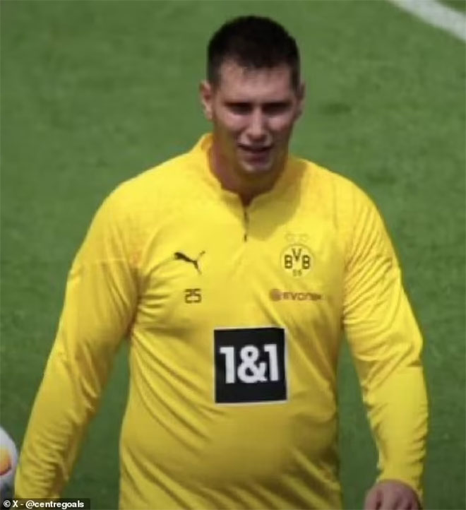 Choáng váng với thân hình phát phì của ngôi sao sắp đá chung kết Cúp C1 ...