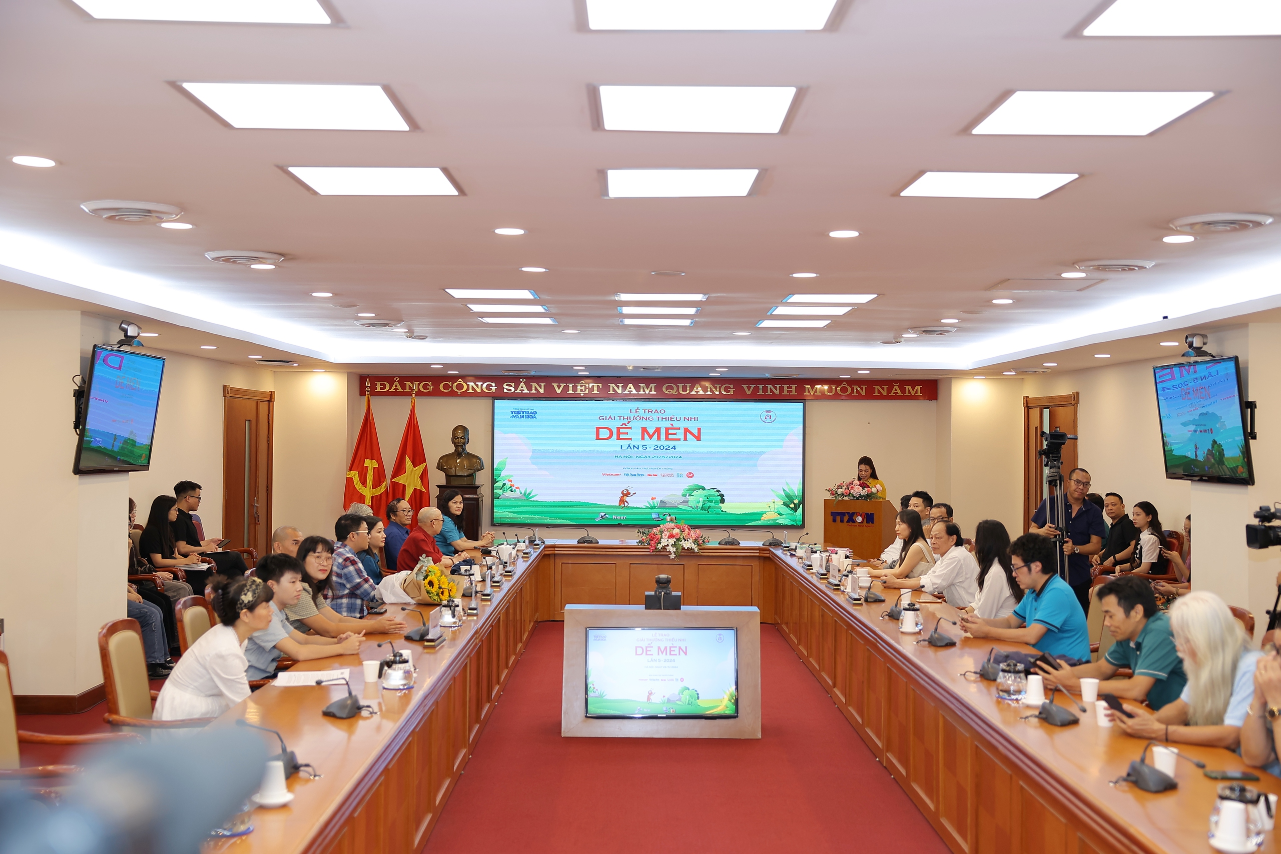 Lễ trao giải thưởng Thiếu nhi Dế Mèn lần 5 - 2024: Vinh danh "Hiệp sĩ ...