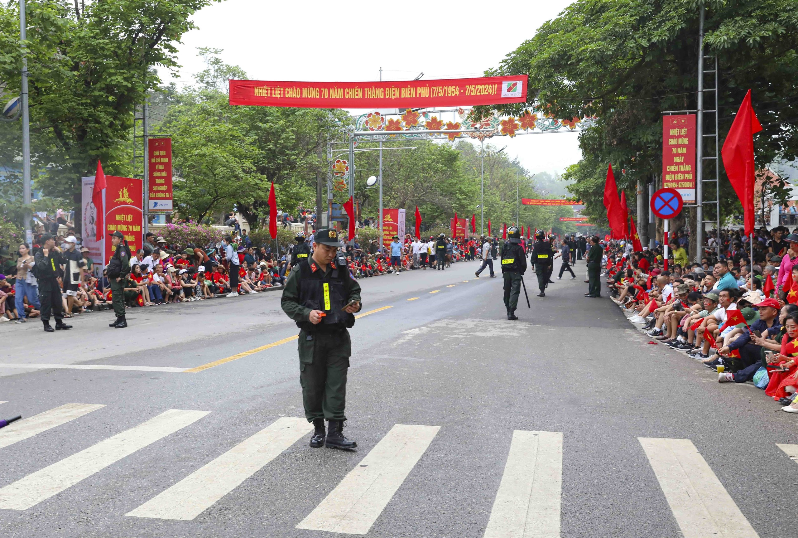 Điện Biên rộn ràng trước giờ khai lễ