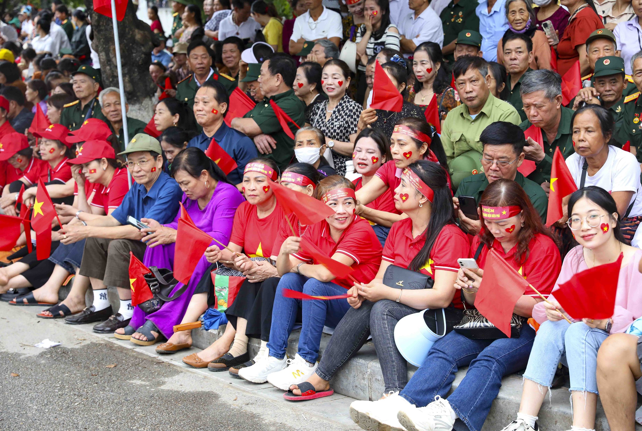 Điện Biên rộn ràng trước giờ khai lễ