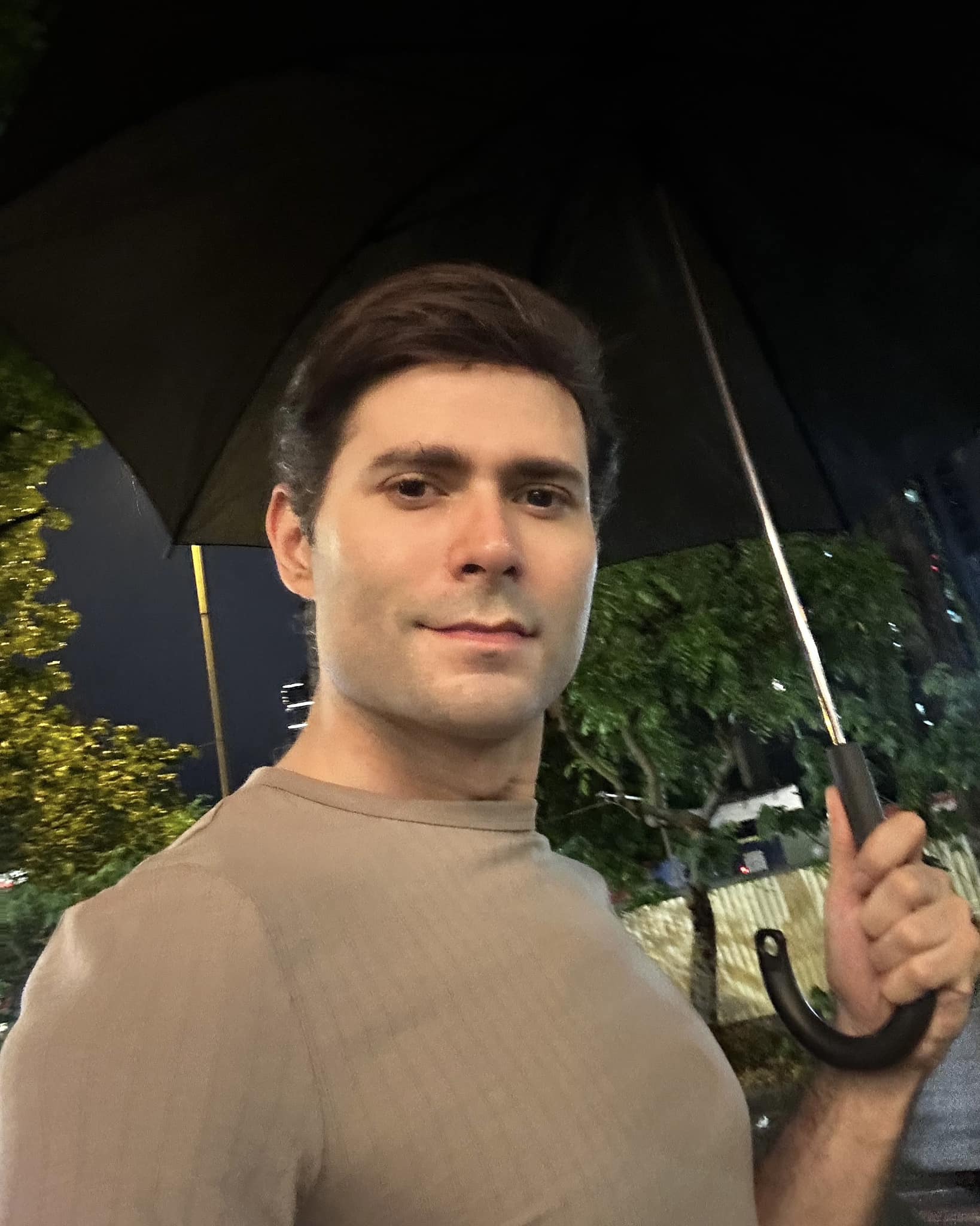 Chân dung diễn viên ngoại quốc điển trai trong 'Trạm cứu hộ trái tim'