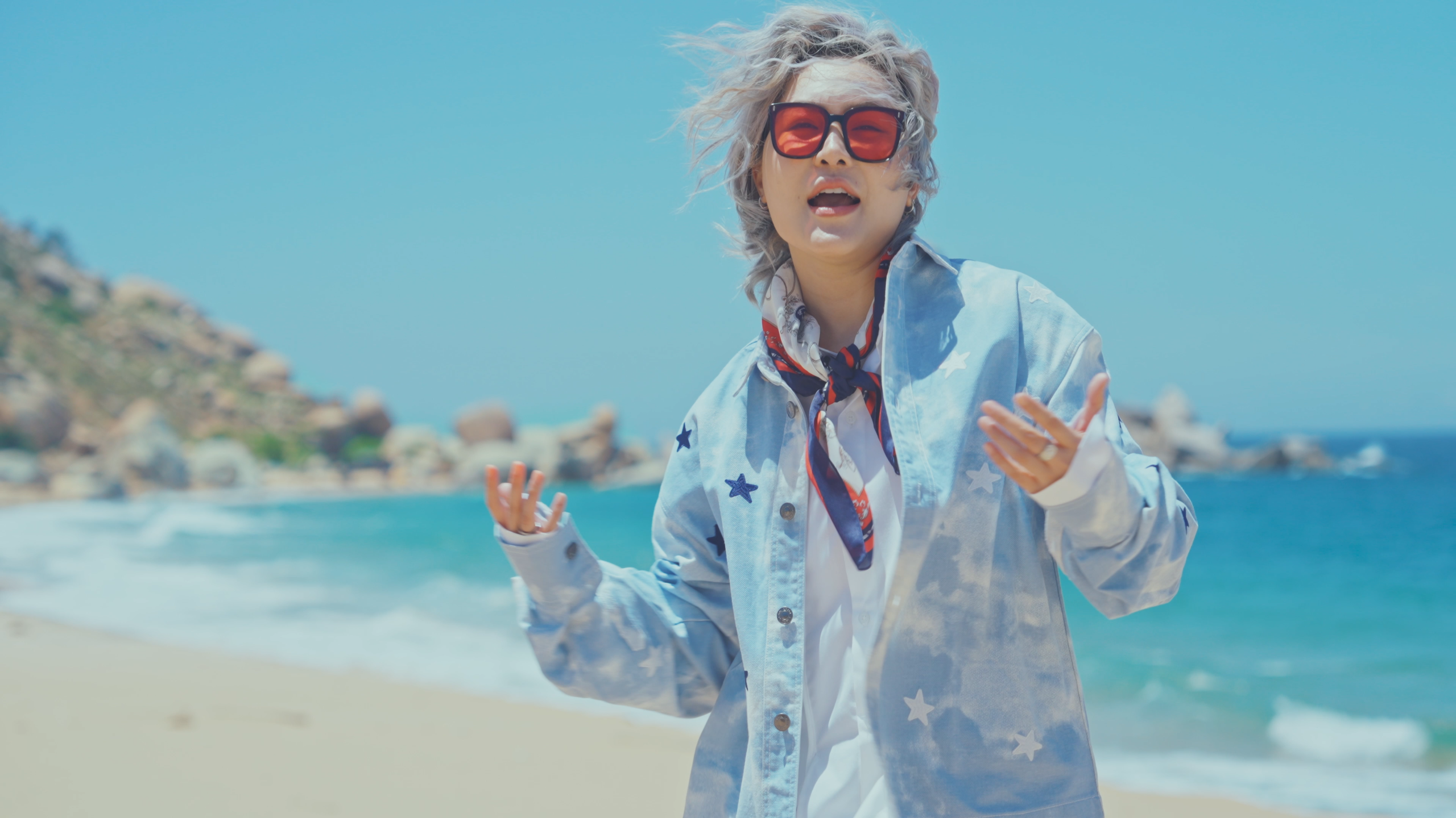 Vicky Nhung kết hợp rapper Weeza quảng bá cảnh đẹp Việt Nam theo phong ...