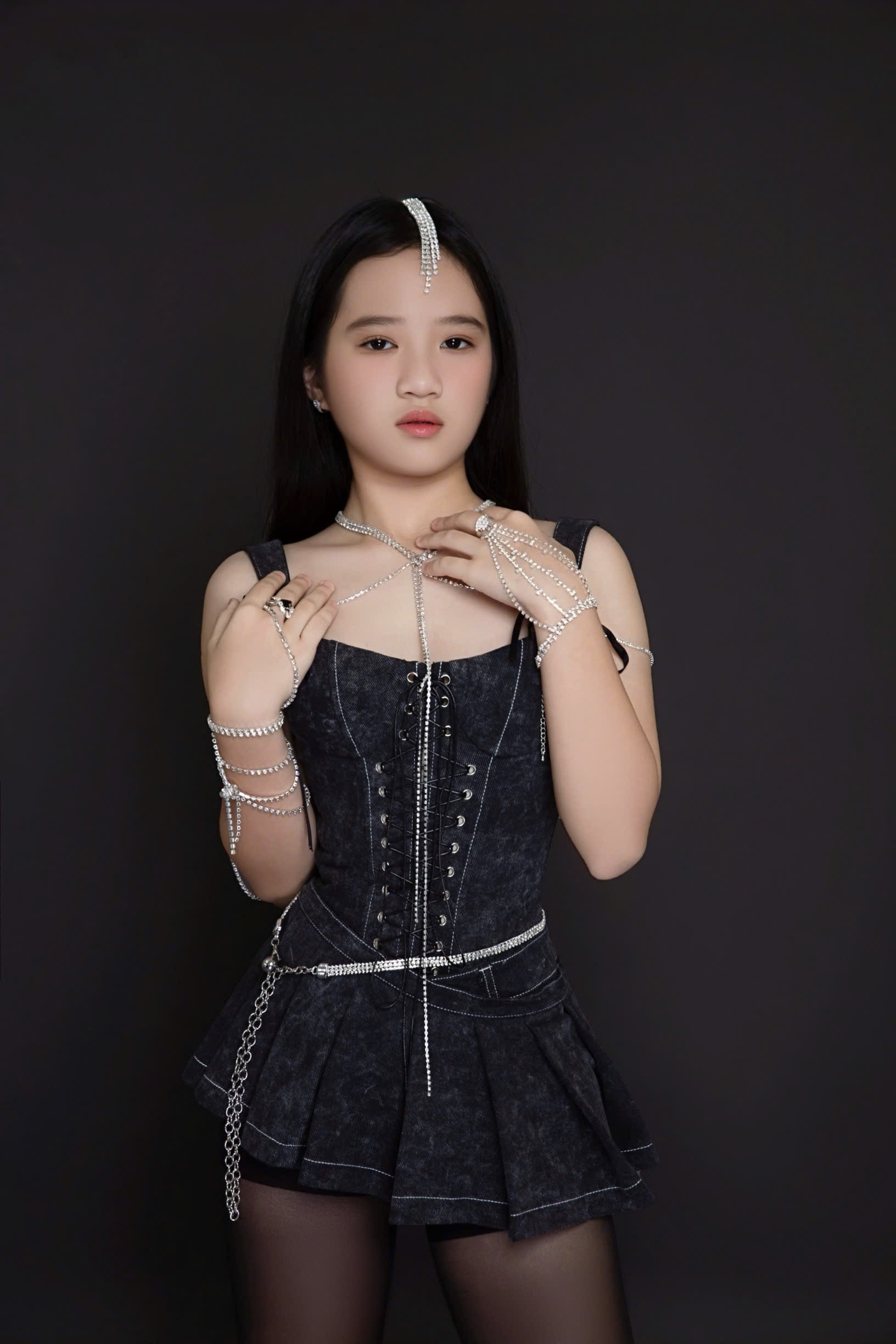 Model Cheryl Dương thần thái tự tin trong bộ hình chuyên nghiệp chủ đề ...