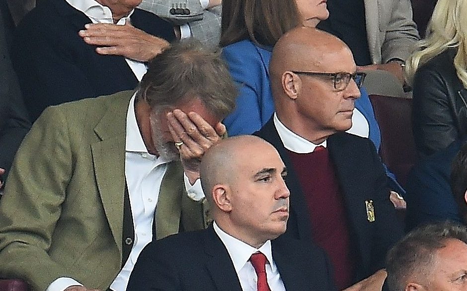 Ten Hag nổi trận lôi đình sau trận thua Liverpool, quát lại phóng viên ...