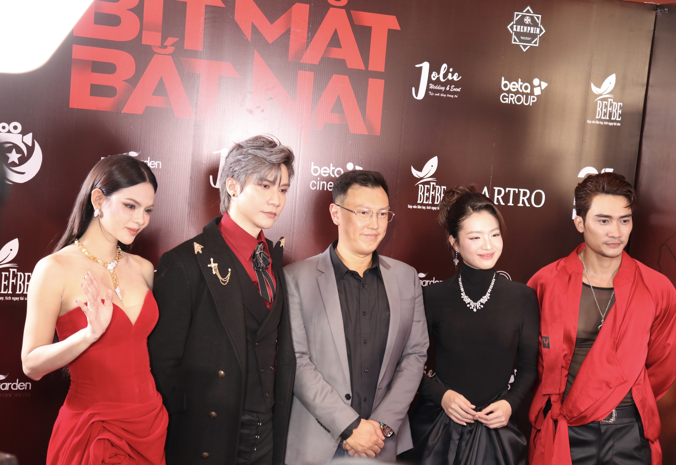 Ra mắt phim Bịt mắt bắt nai