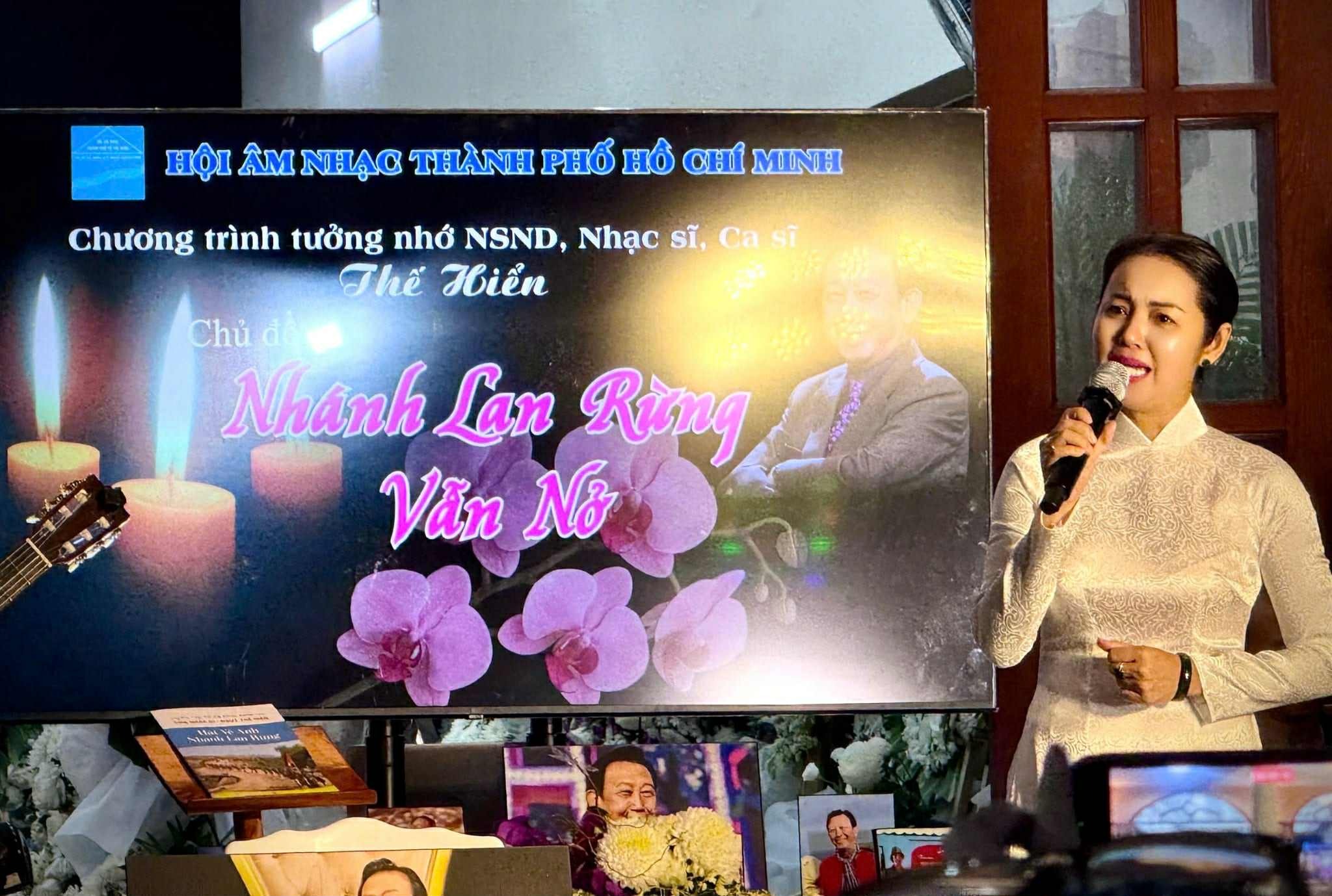 Amy Lê Anh hát trong đêm nhạc tưởng nhớ nhạc sĩ Thế Hiển