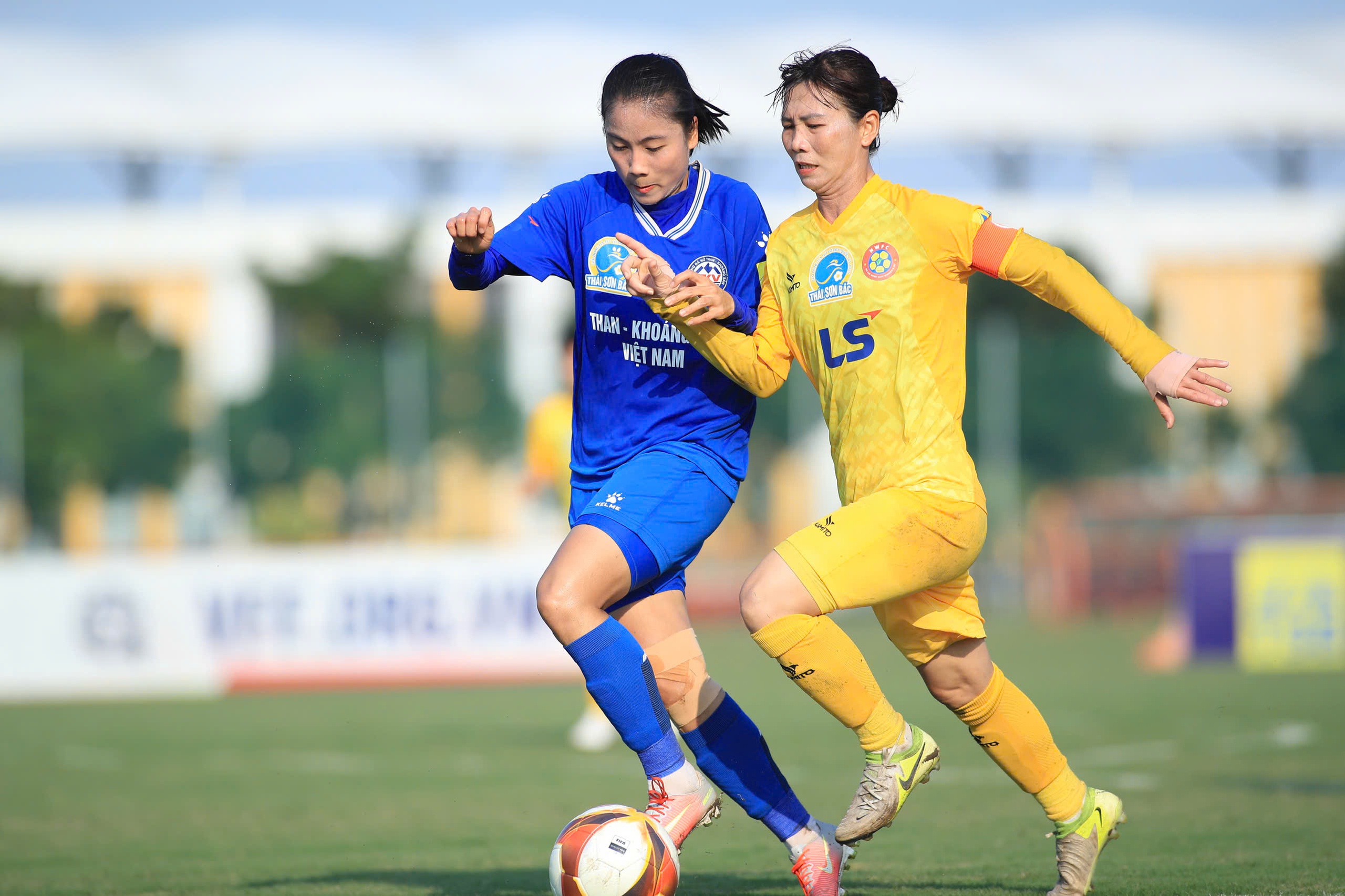 Huỳnh Như cùng TP.HCM 1 sảy chân, cuộc đua vô địch bỗng chốc hồi sinh ...